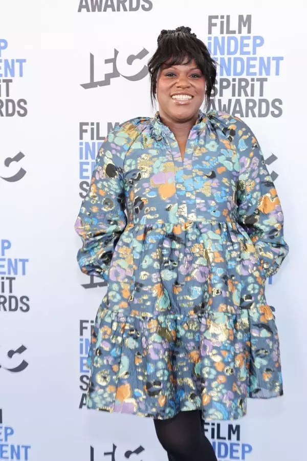 La Independent Spirit Awards de 2022: Nigraj Steloj Brilas Sur La Ruĝa Tapiŝo 23024_11