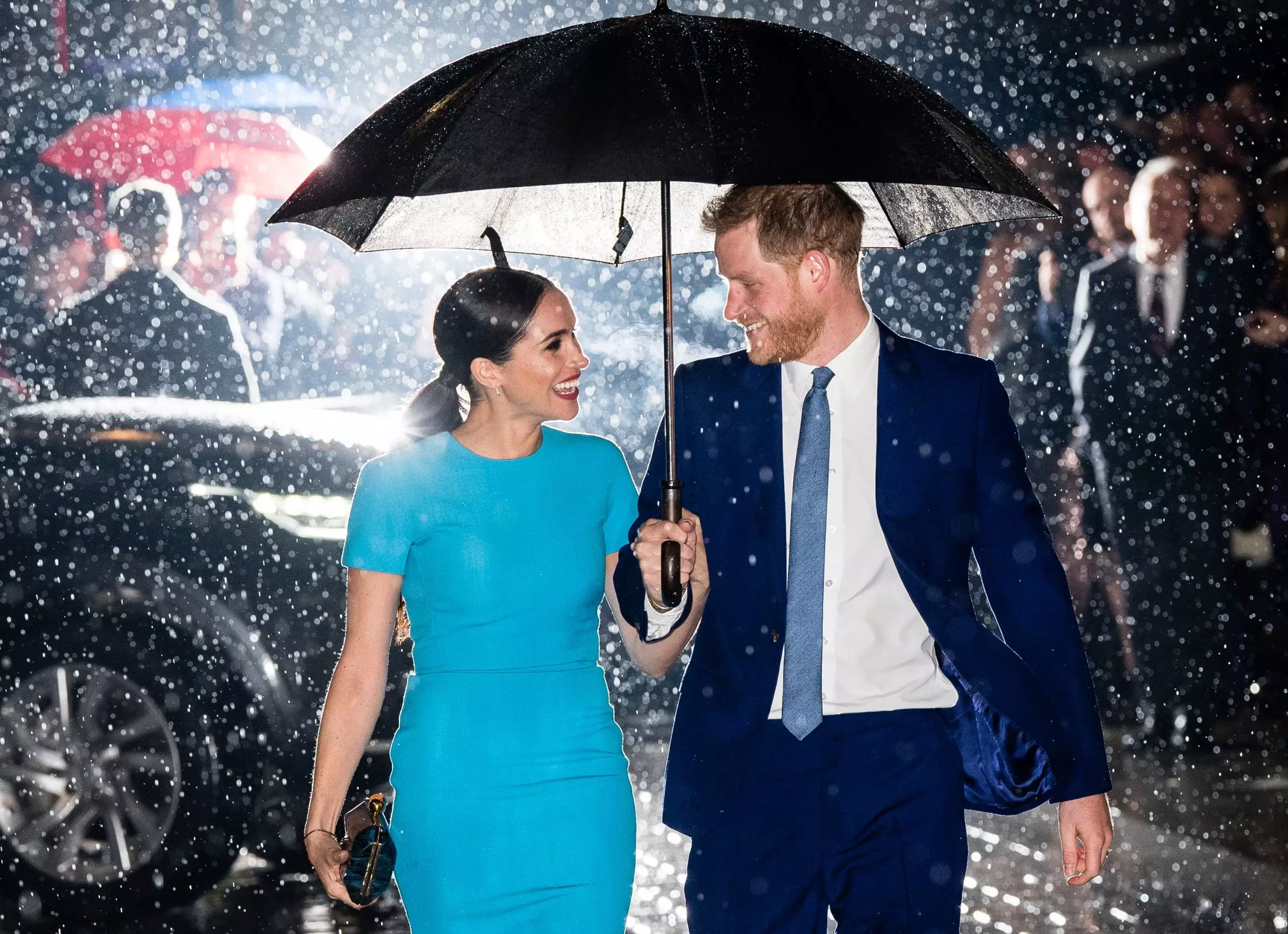 Zoo siab Xyoo Tshiab! Kev hlub yeej zoo rau Tub Vaj Ntxwv Harry thiab Meghan Markle 23533_1