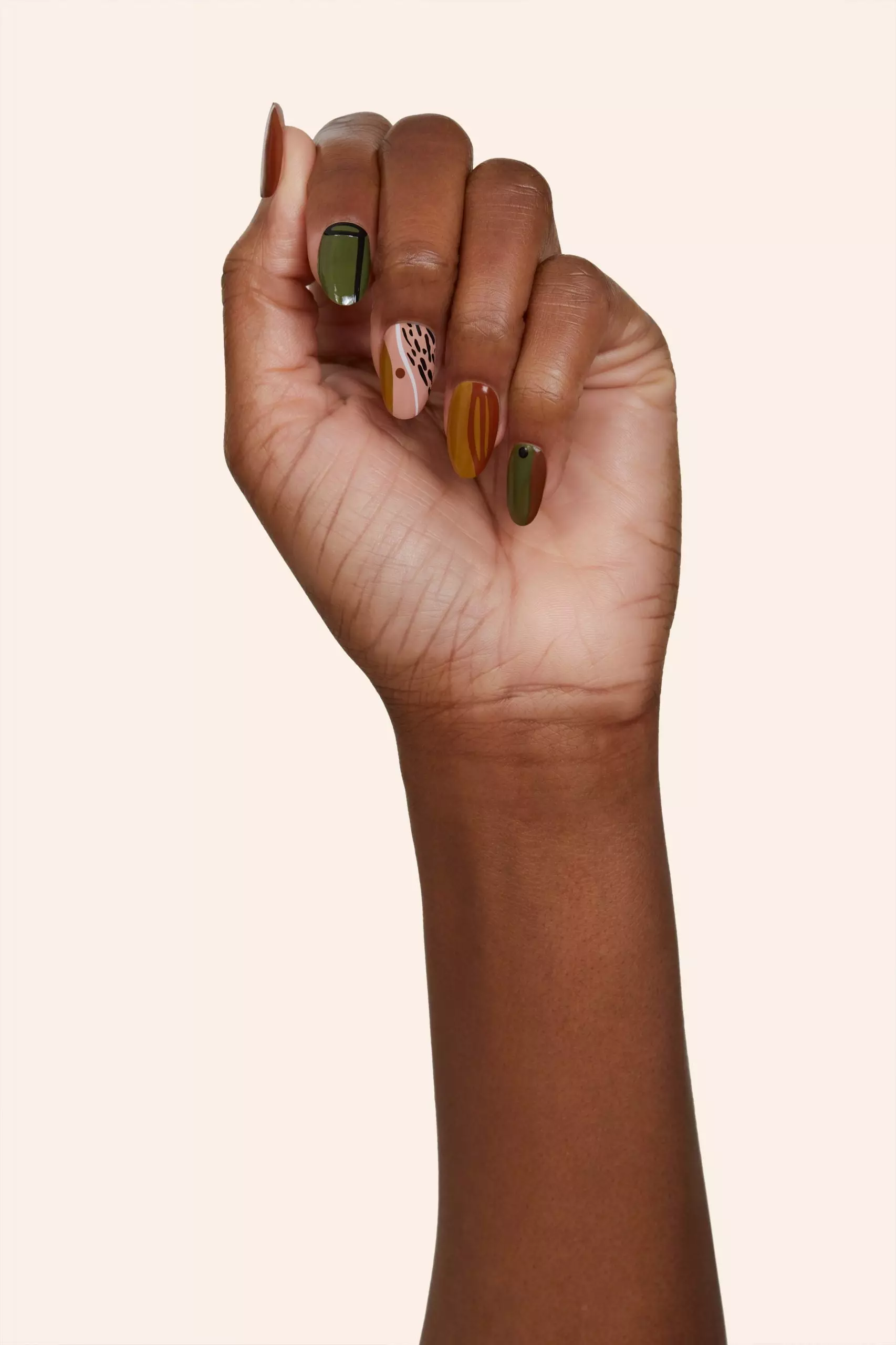 ManiMe setzt sech zesumme mat schwaarze Manicuristen fir de Black History Month