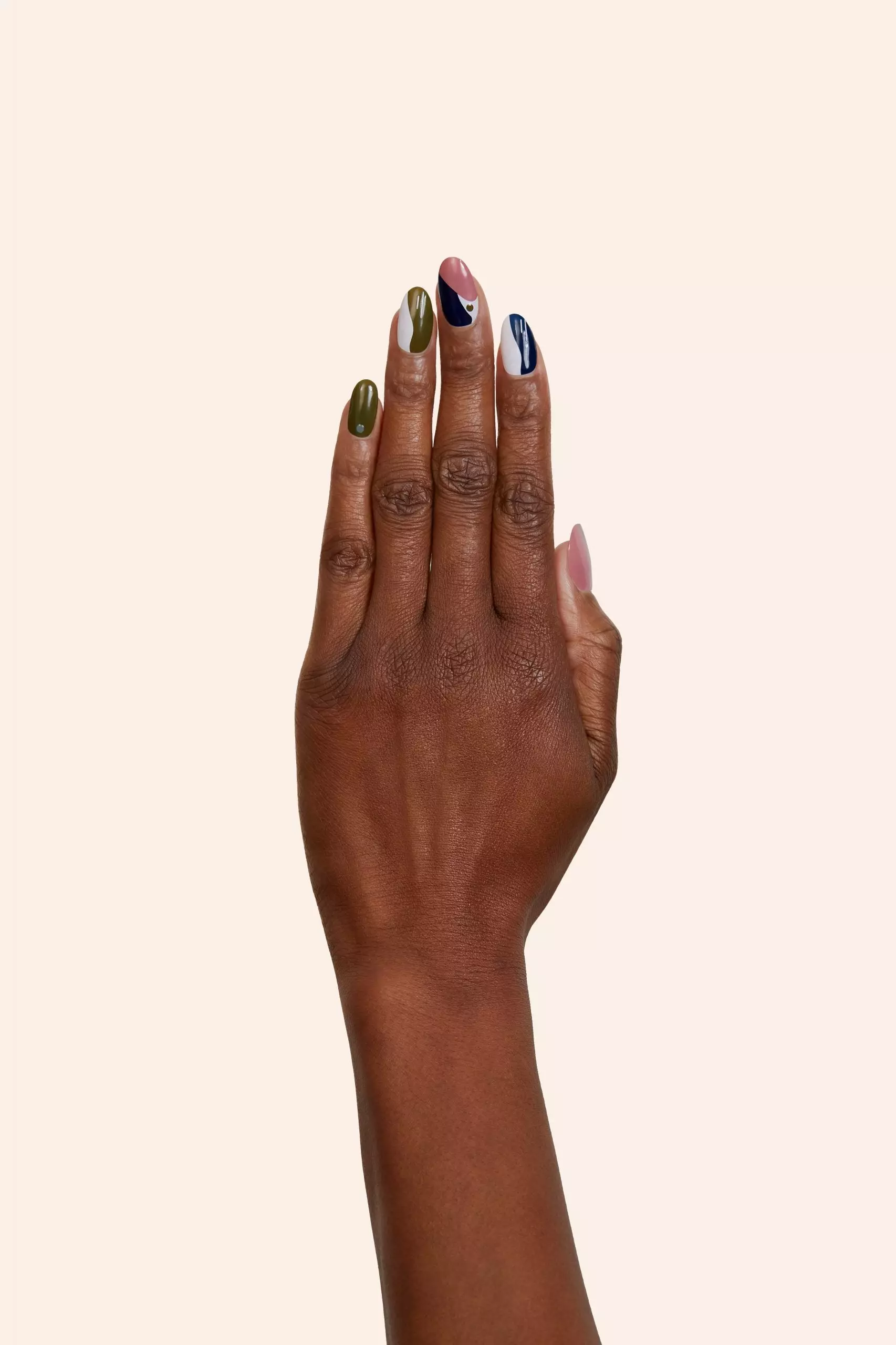 ManiMe setzt sech zesumme mat schwaarze Manicuristen fir de Black History Month