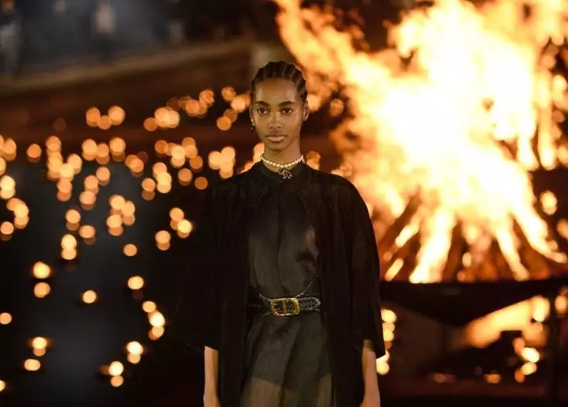 Afros, Cornrows, dan Gaya Alami Lainnya Menjadi Yang Terdepan Di Runway Show Dior's Cruise 2020 24988_5