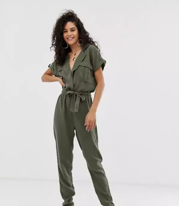 Unsa ang Akong Screenshot: Ang Utility Jumpsuit Nga Parehas nga mga Bahin nga Chic ug Cool 24995_1