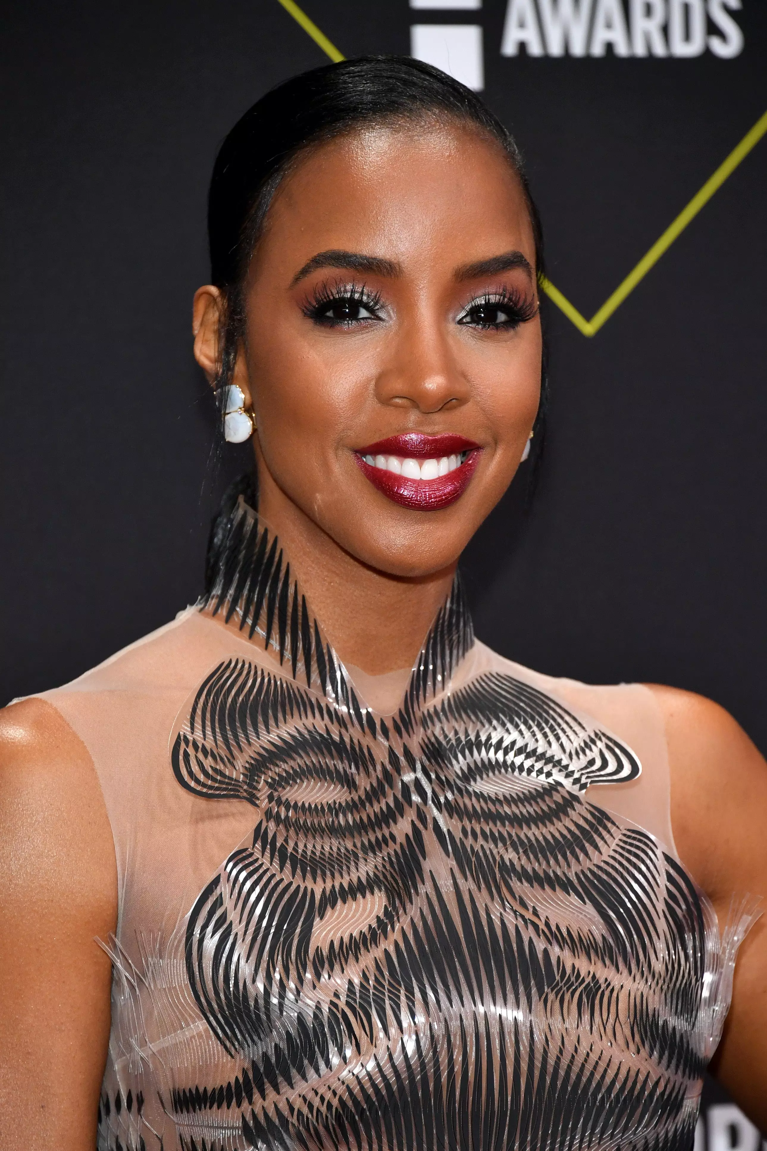 Kelly Rowland bụ otu nne na-ekpo ọkụ na Baby2Baby Gala 26216_3