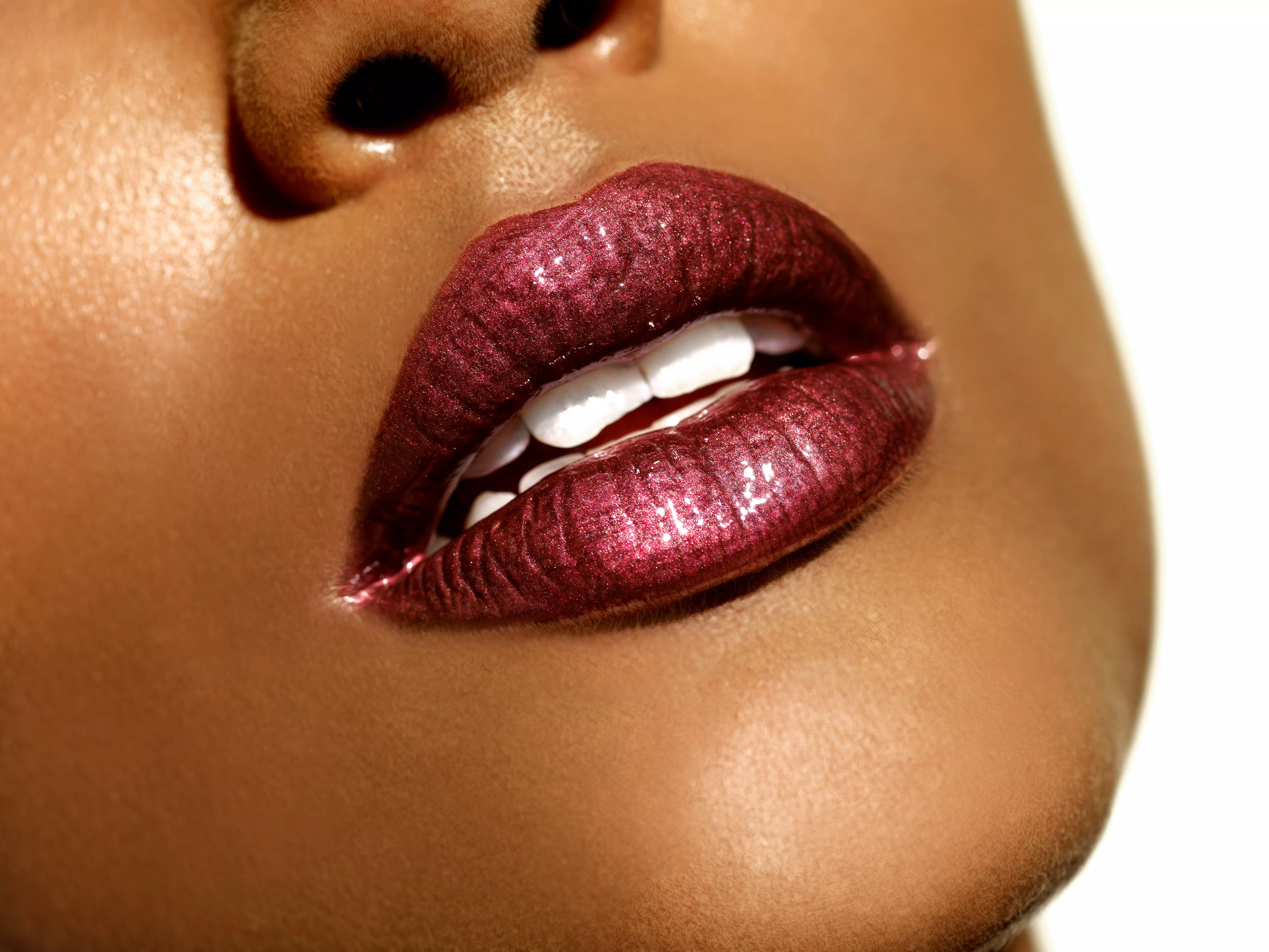 Lipsticks Hir-barhaol i'w Gwisgo ar Ddiolchgarwch | InStyle.com