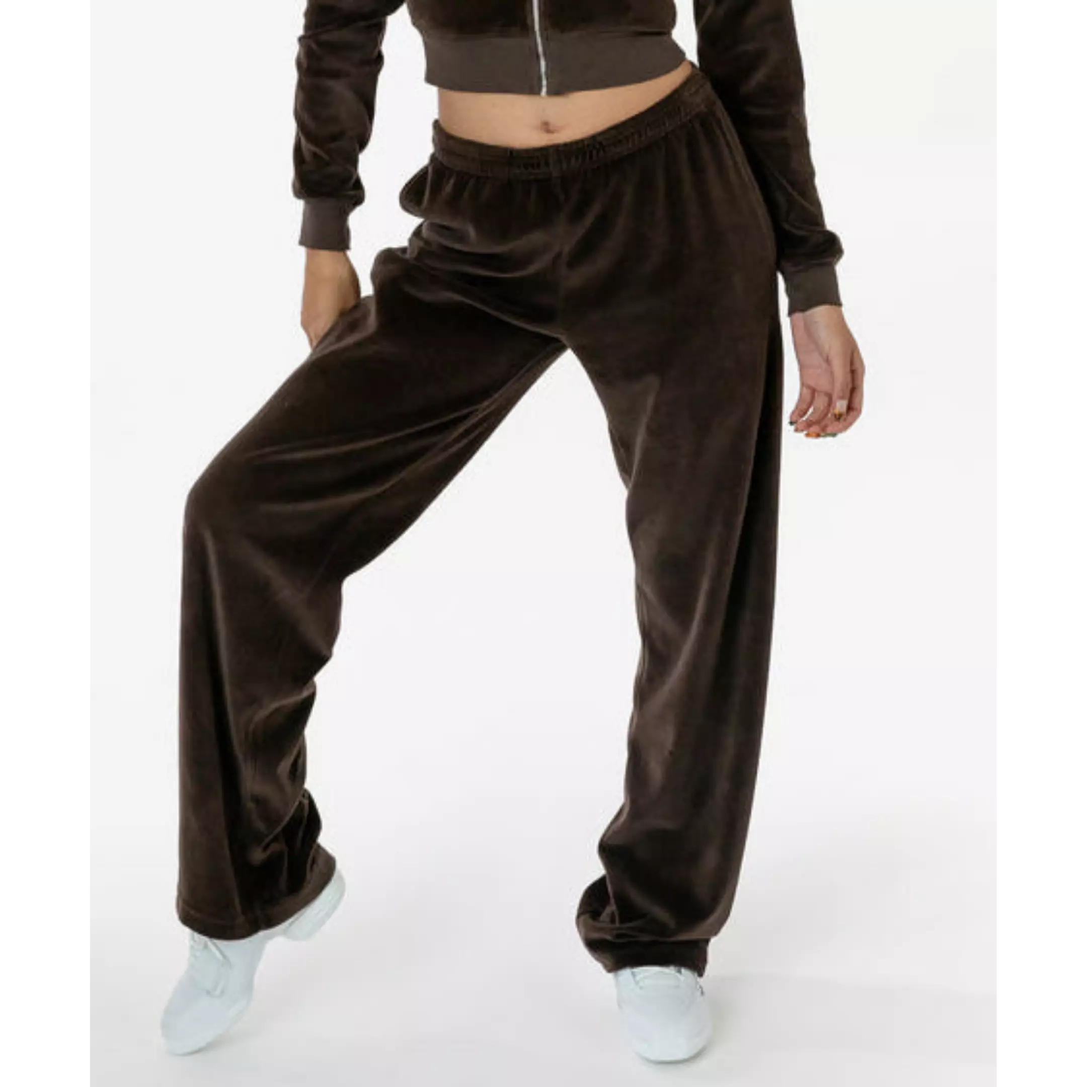 Li-Tracksuits tsena tsa Velor li Khutlisa tse Molemohali ho Li-2000s 27393_10