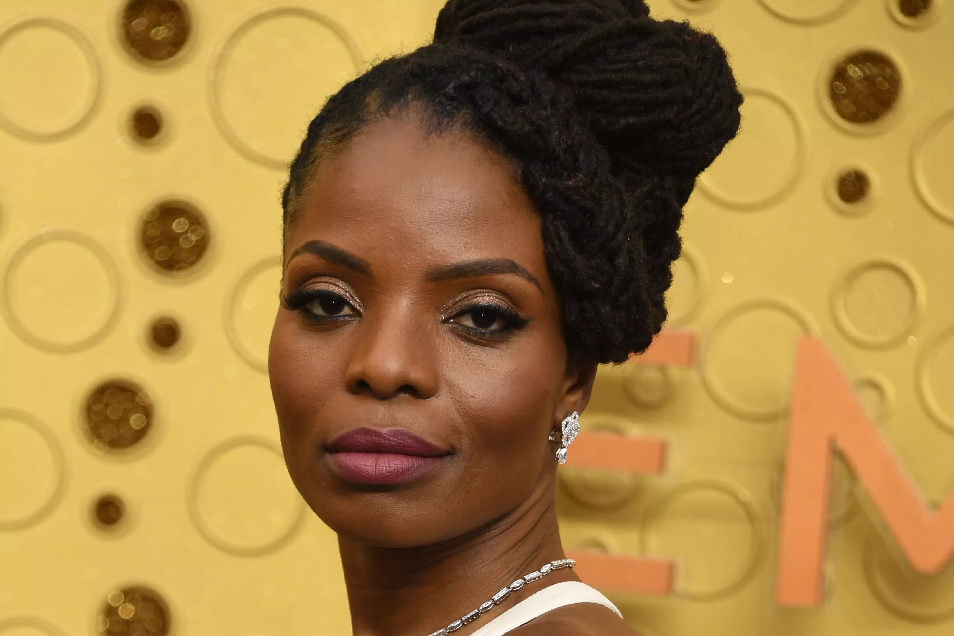 La belleza de la alfombra roja de los premios Emmy 2019 27501_17