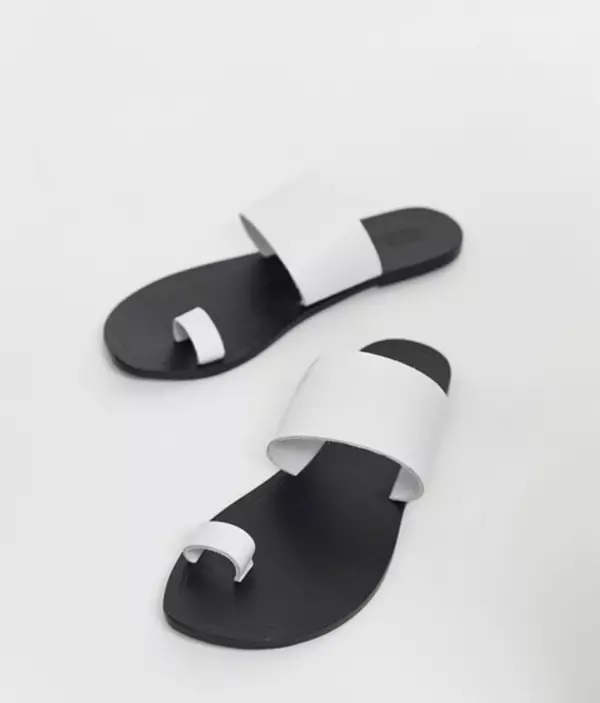 Tyto elegantní ploché sandály do 100 $ jsou vše, co potřebujete na léto 27849_10