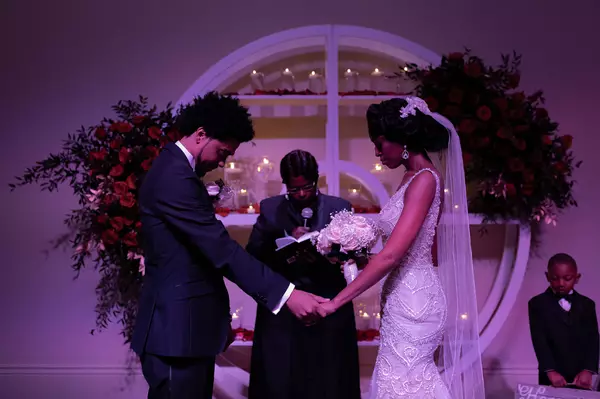 Assista atrás de Bridal Bliss: Este casamento em Nova Orleans teve todo o salto 28080_9