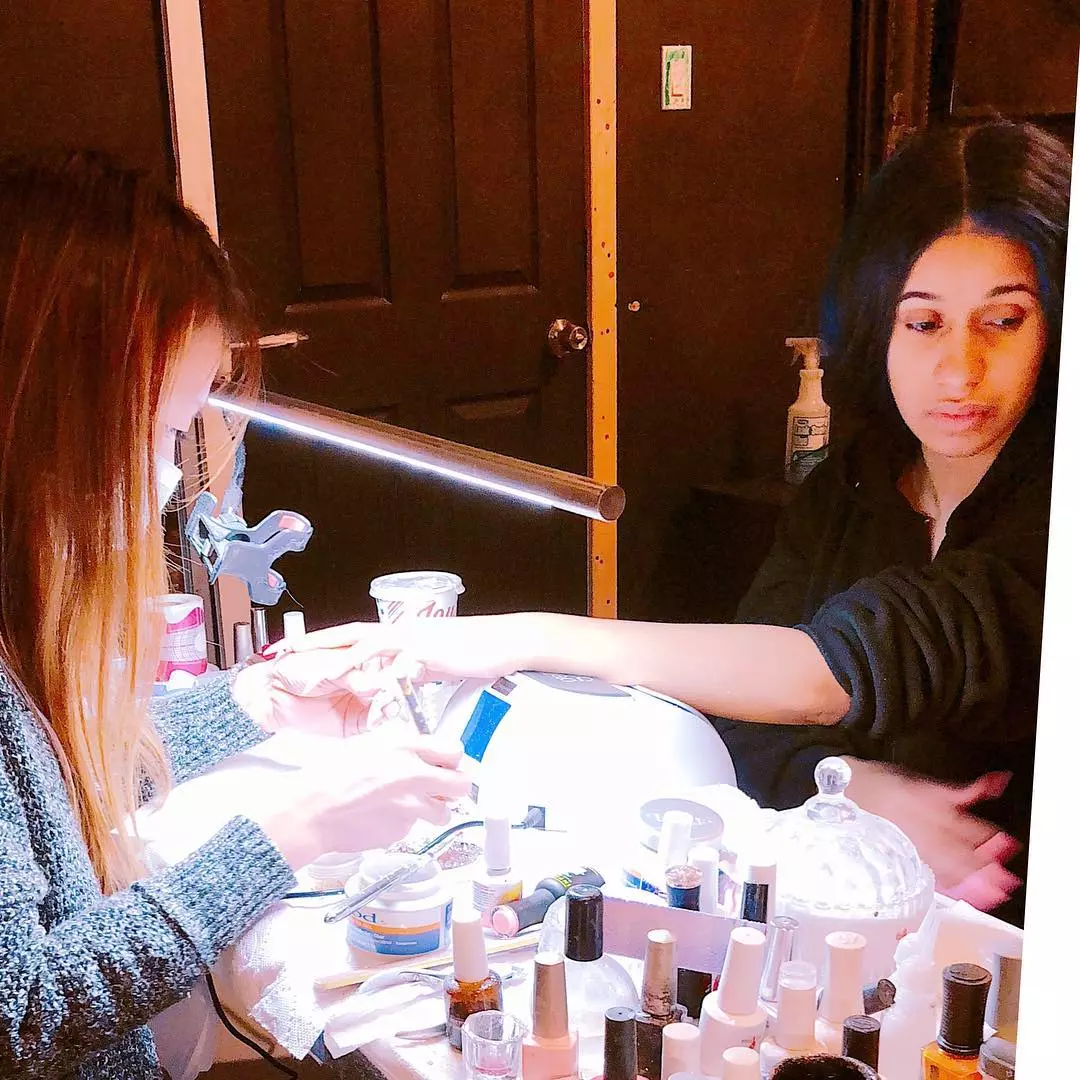 Cardi B’s Nail Tech-ը ստեղծել է սեղմող եղունգների մի շարք, որոնք փչում են