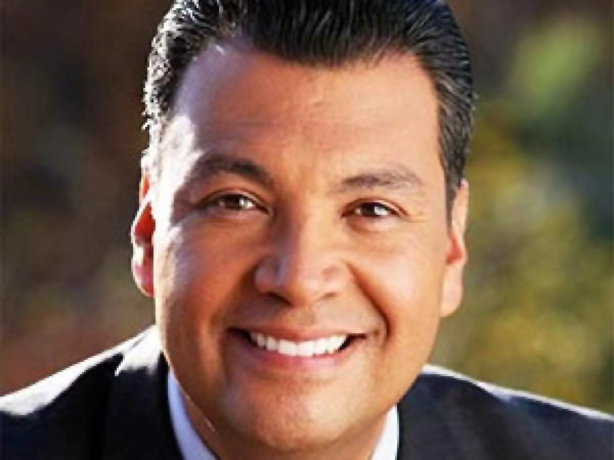 Le gouverneur de Californie remplace le vice-président élu Kamala Harris par Alex Padilla
