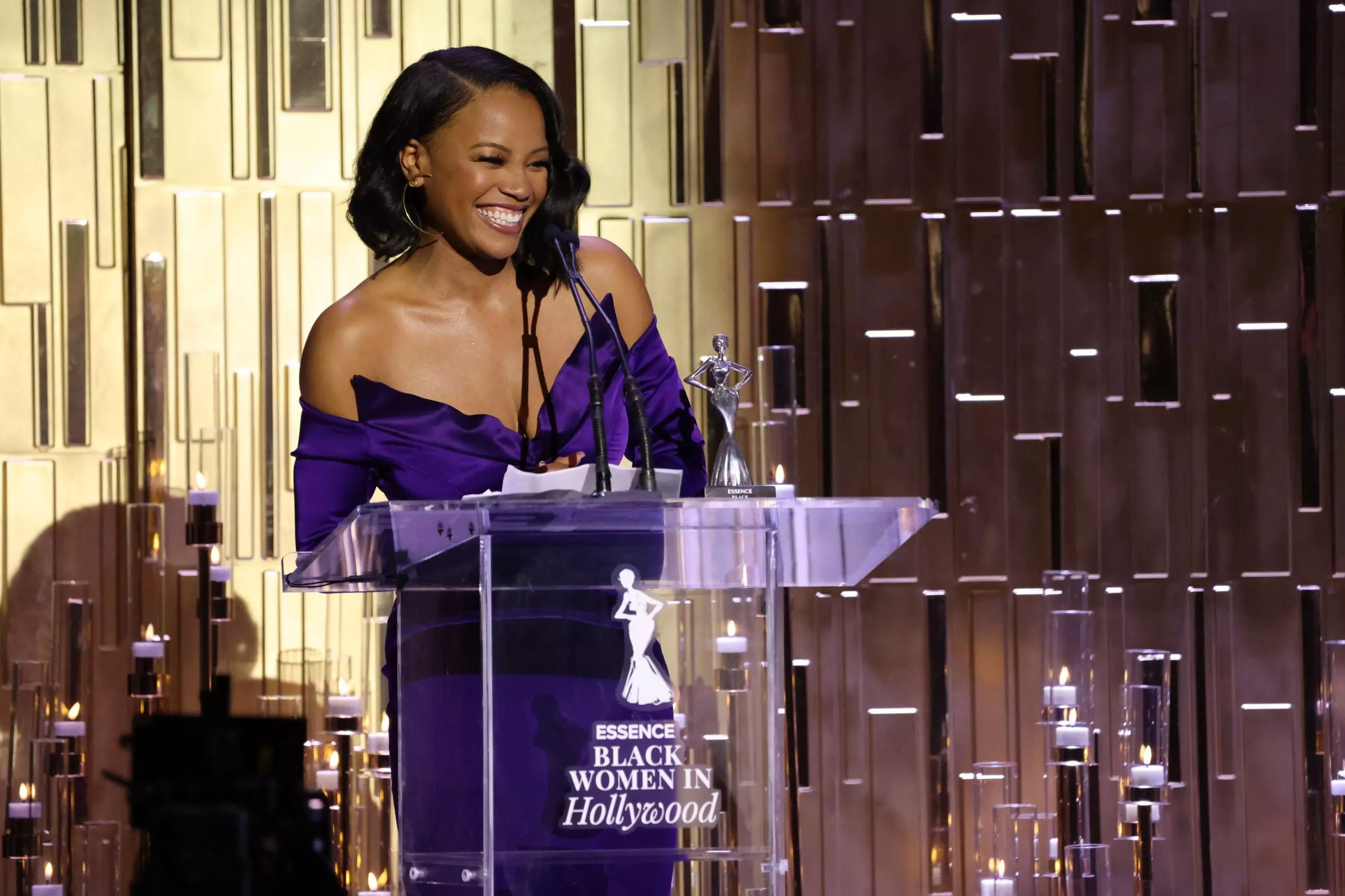 Mujeres negras conmovedoras de Chanté Adams en el discurso de aceptación de Hollywood