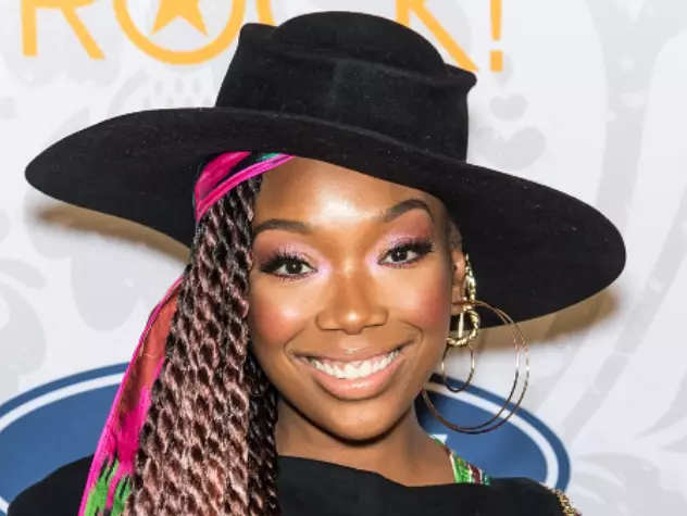 Brandy Stuns O tlameha ho Bona Li-braids Ka Sekoahelong sa Album e Ncha 'B7'