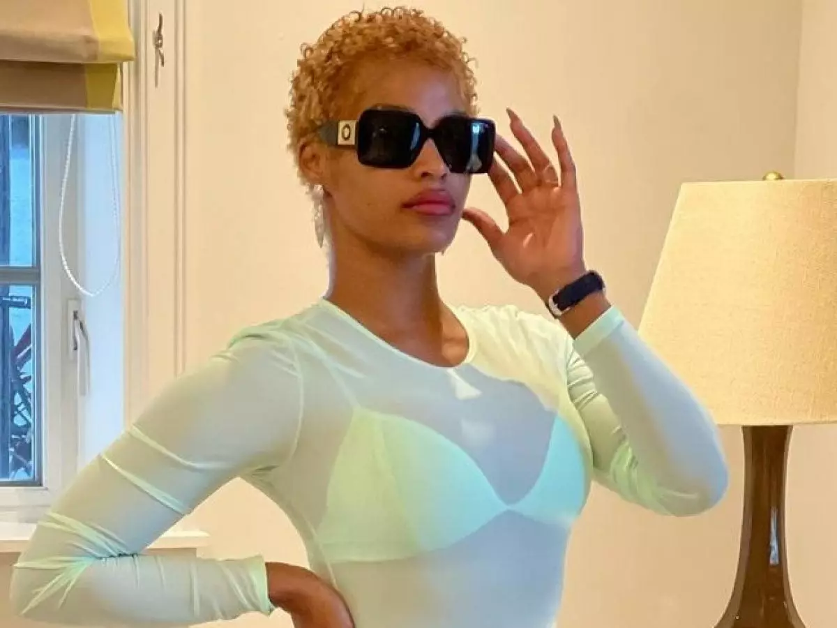 Joseline Hernandez ඇගේ හොඳම ජීවිතය ගත කරන්නේ කෙටි හා සැහැල්ලූ කොණ්ඩයක් සමඟයි