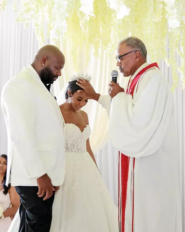 Bridal Bliss: Barbara het 'n Beyoncé-geïnspireerde dansverrassing vir haar bruidegom Edmund by hul dromerige troue gehad 29260_10