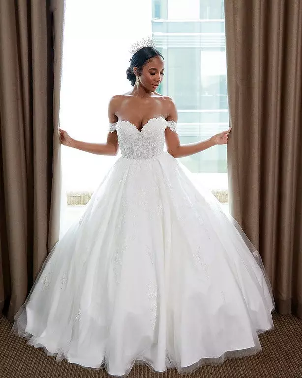 Bridal Bliss: ඔවුන්ගේ සිහින මංගල උත්සවයේදී බාබරා ඇගේ මනාලයා වන එඩ්මන්ඩ් වෙනුවෙන් බියොන්සේ ආනුභාව ලත් නර්තනයක් විස්මයට පත් කළාය 29260_6