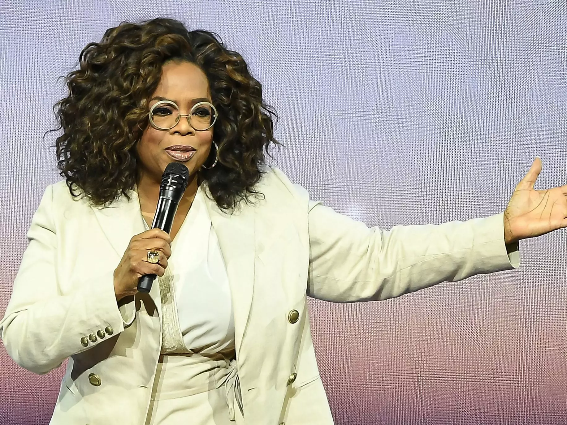 Oprah Winfrey donerer 12 millioner dollars til at hjælpe madusikre familier