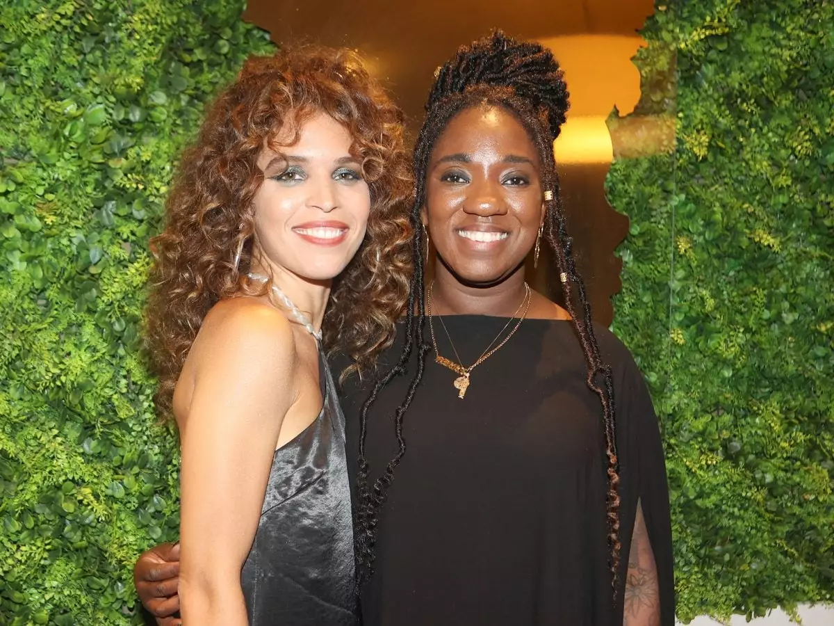 Cleo Wade-ը կազմակերպում է Նոր Օռլեանի ընթրիք՝ նշելով «Buy From A Black Woman Inspire Tour»-ը, որը ներկայացնում է H&M-ը