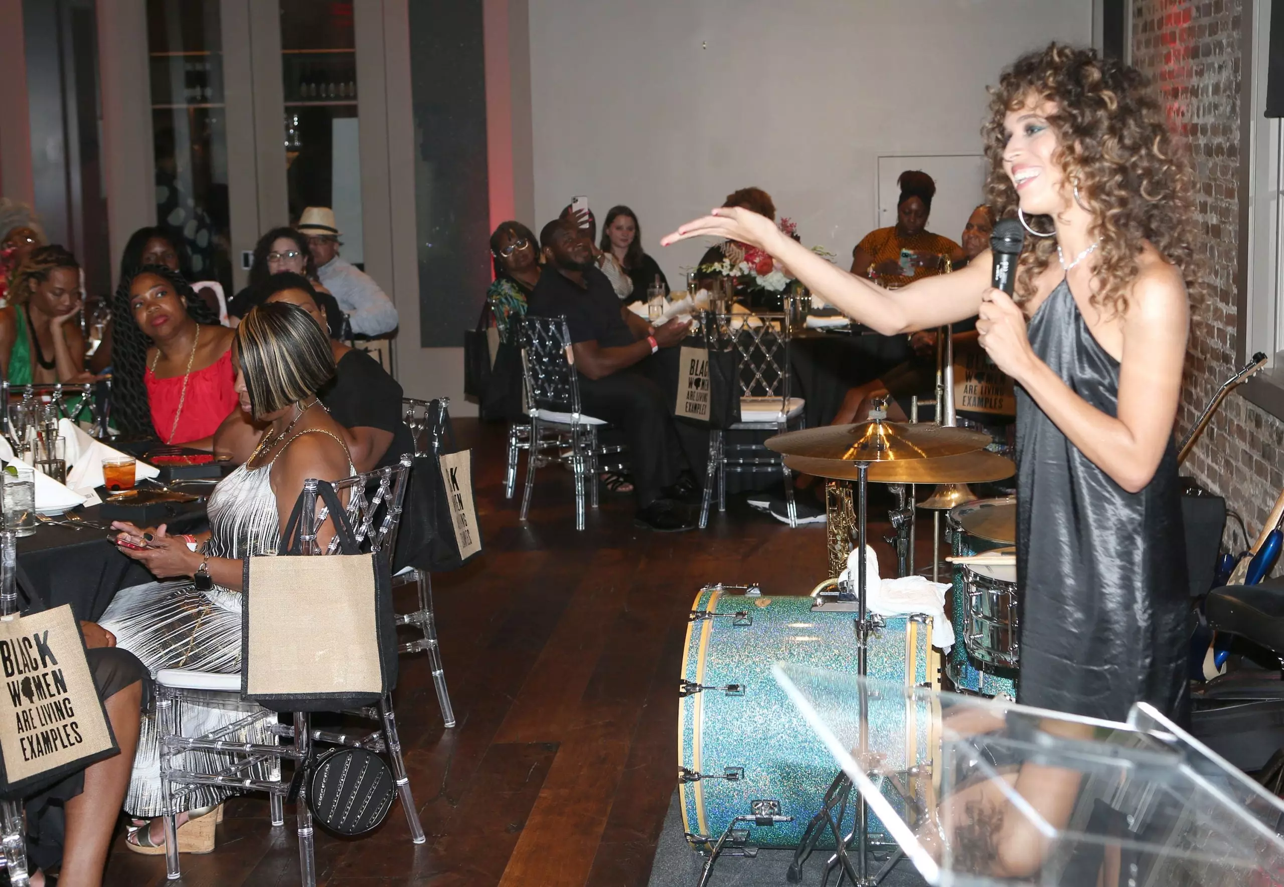 H&M द्वारे सादर केलेल्या “By from A Black Woman Inspire Tour” साजरा करताना क्लियो वेड न्यू ऑर्लीन्स डिनरचे आयोजन करत आहे.