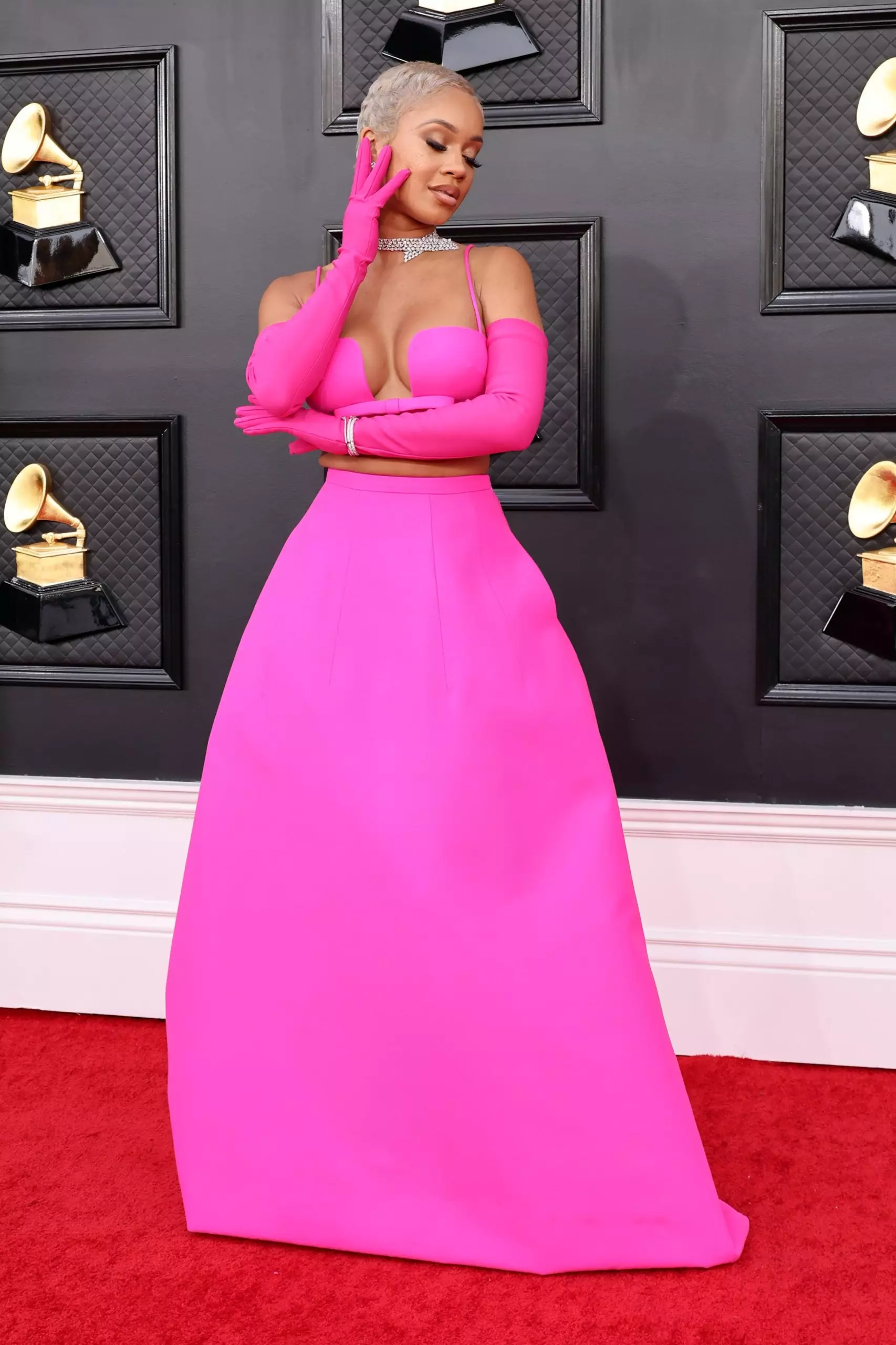 Mtu Mashuhuri Zaidi Anaonekana Kutoka kwa Grammys Red Carpet ya 2022 3067_11