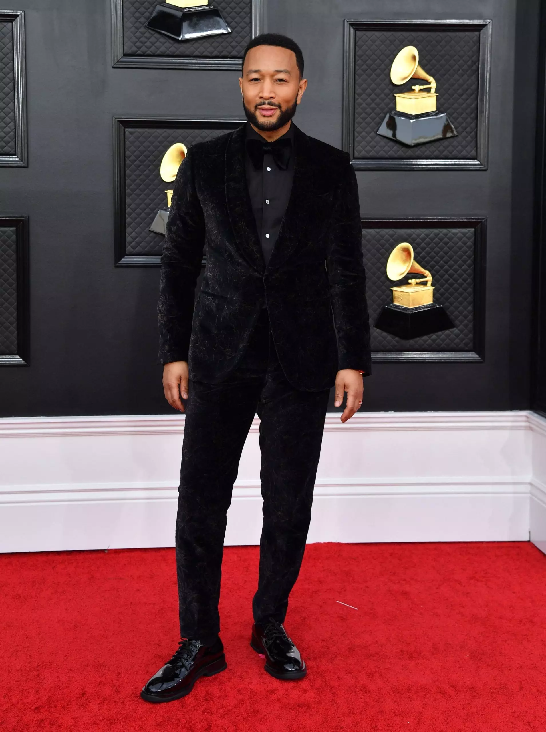 Los looks más atractivos de las celebridades de la alfombra roja de los Grammy 2022 3067_18