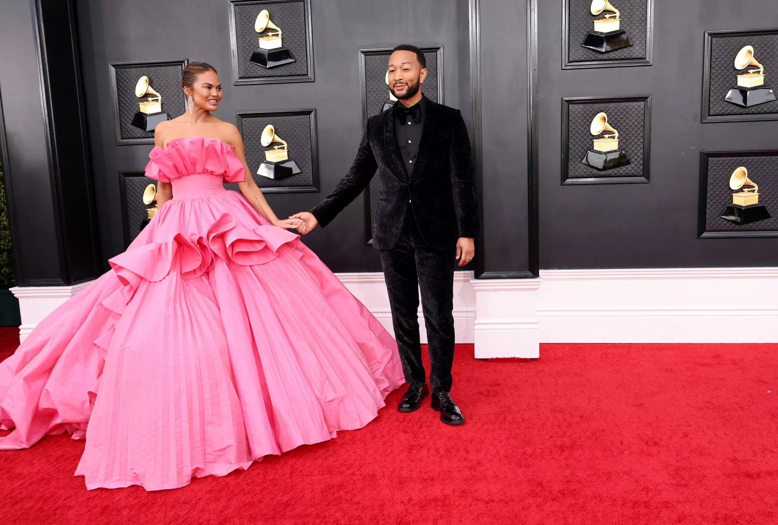 Mafi Kyawun Celeb Yayi Kallo Daga 2022 Grammys Red Carpet 3067_19