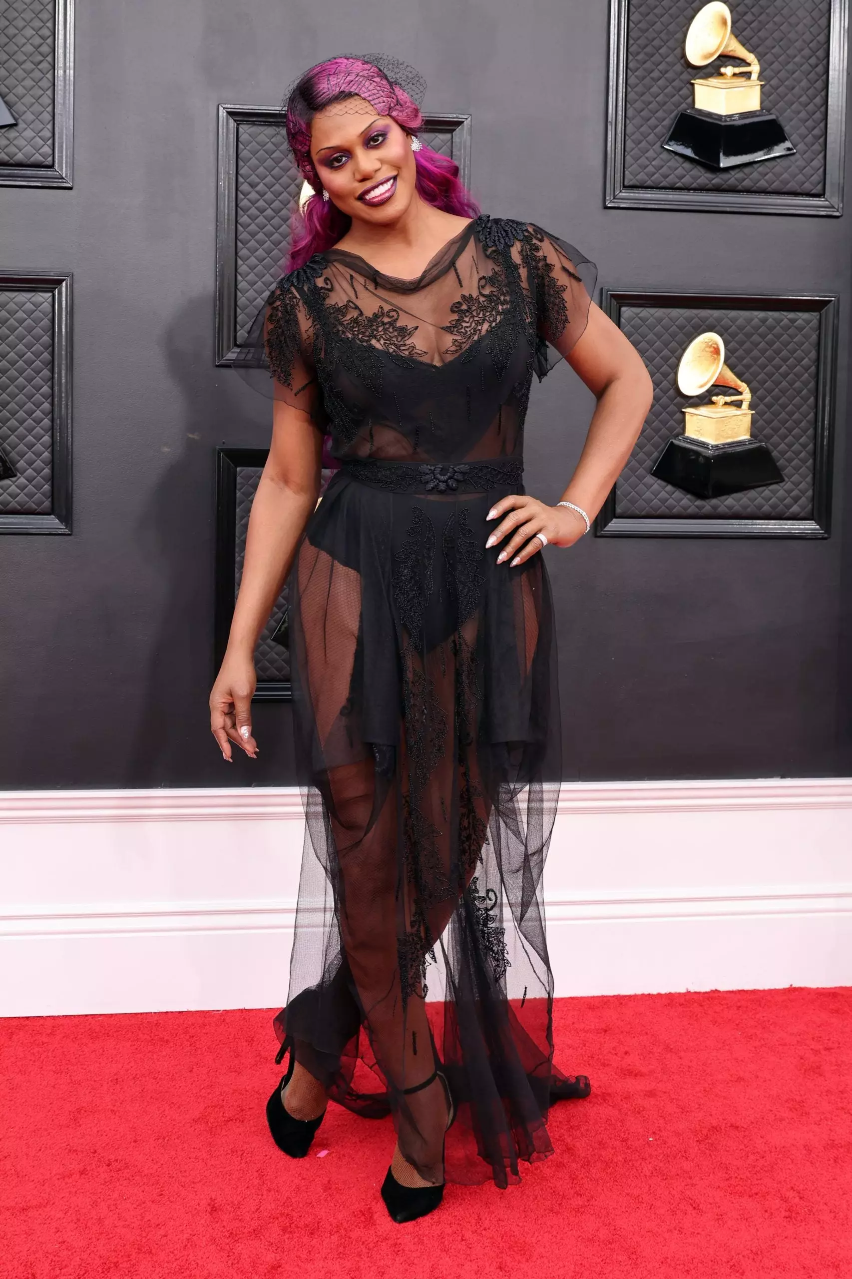 Los looks más atractivos de las celebridades de la alfombra roja de los Grammy 2022 3067_20