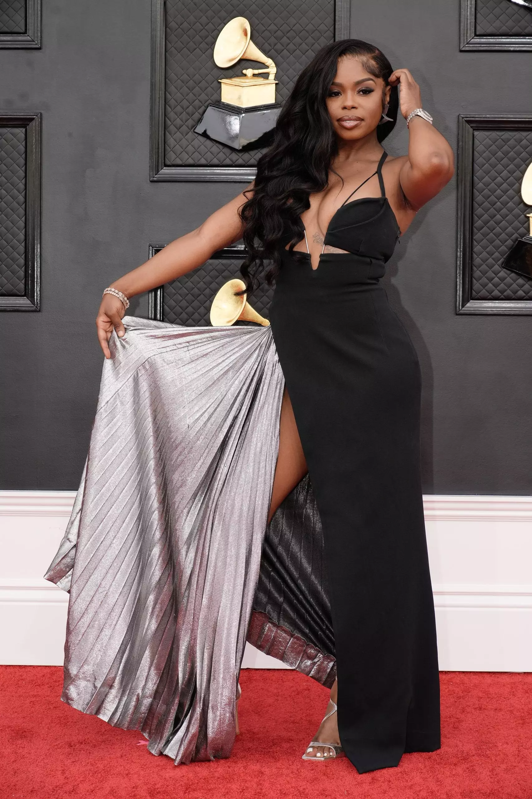 Los looks más atractivos de las celebridades de la alfombra roja de los Grammy 2022 3067_24