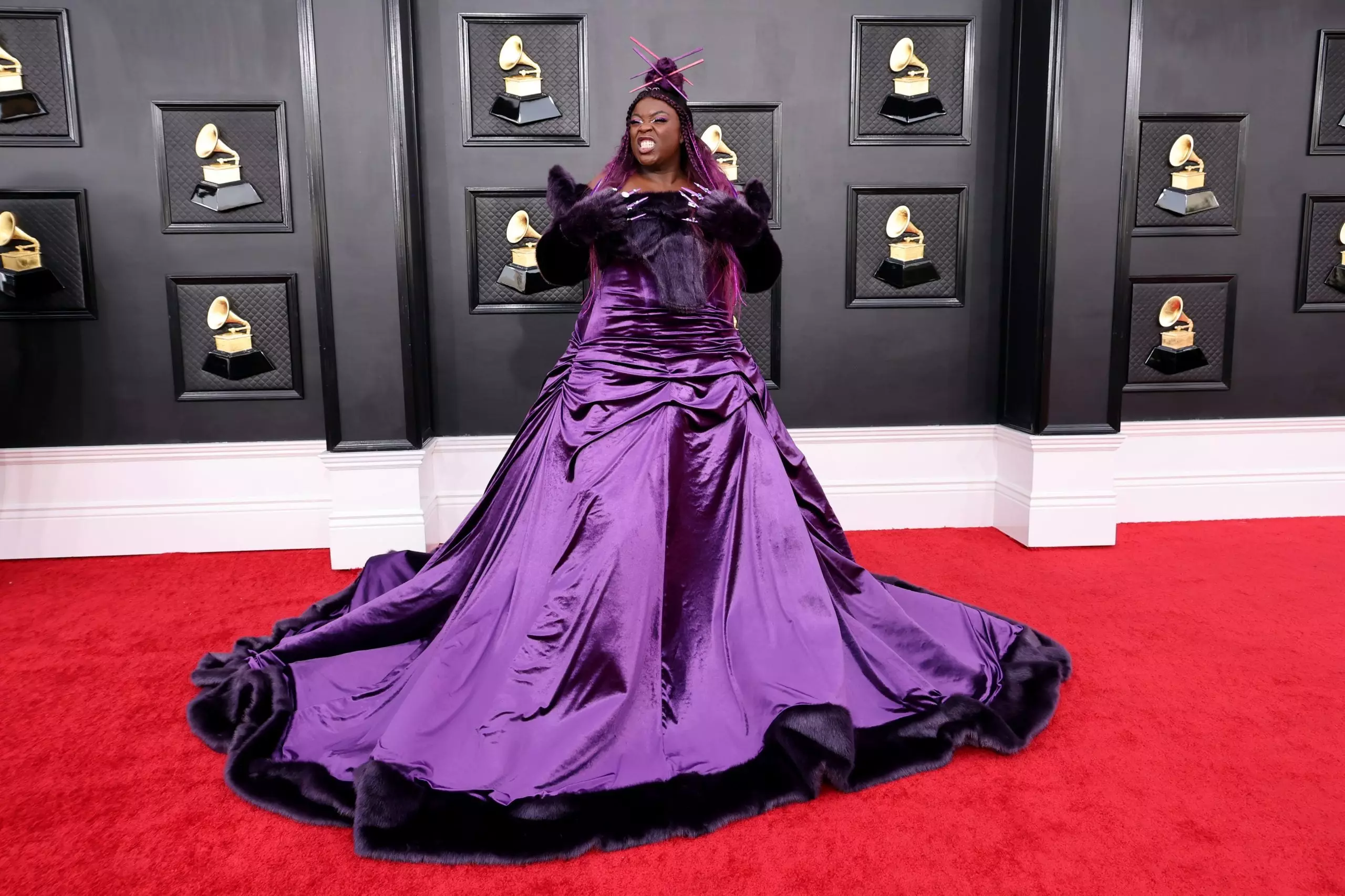 Los looks más atractivos de las celebridades de la alfombra roja de los Grammy 2022 3067_34