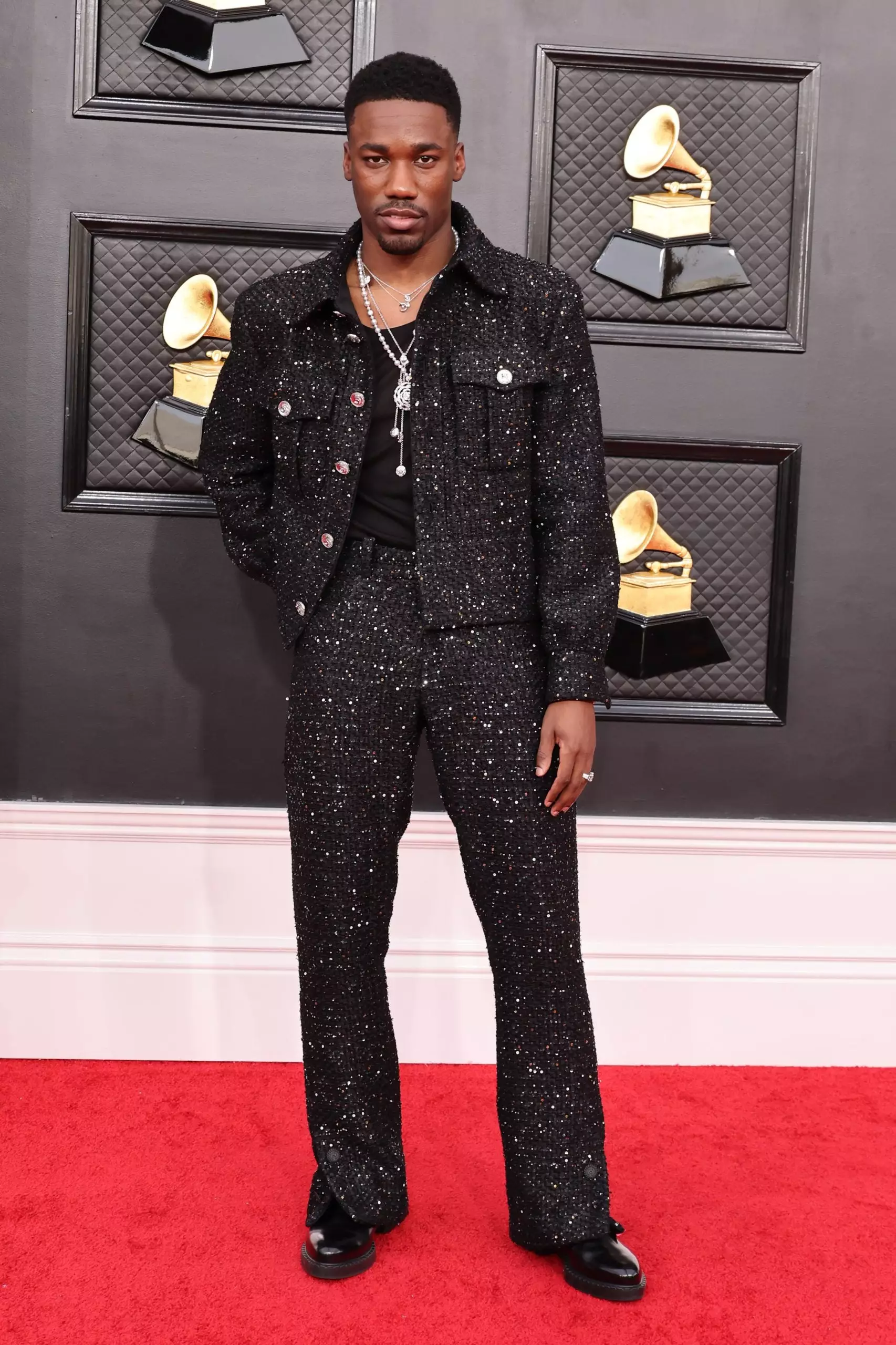 De hotteste celeb-looks fra 2022 Grammys Red Carpet 3067_39