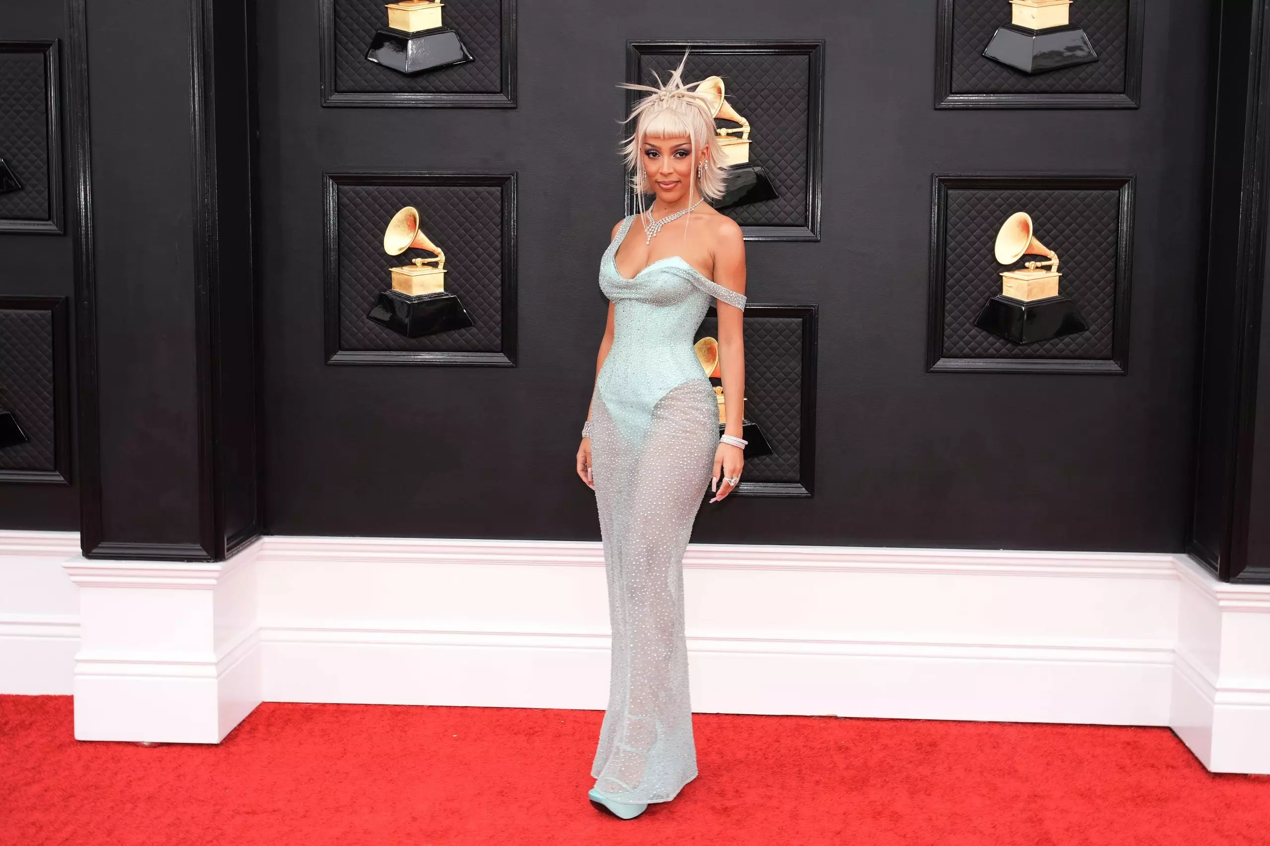 Los looks más atractivos de las celebridades de la alfombra roja de los Grammy 2022 3067_8