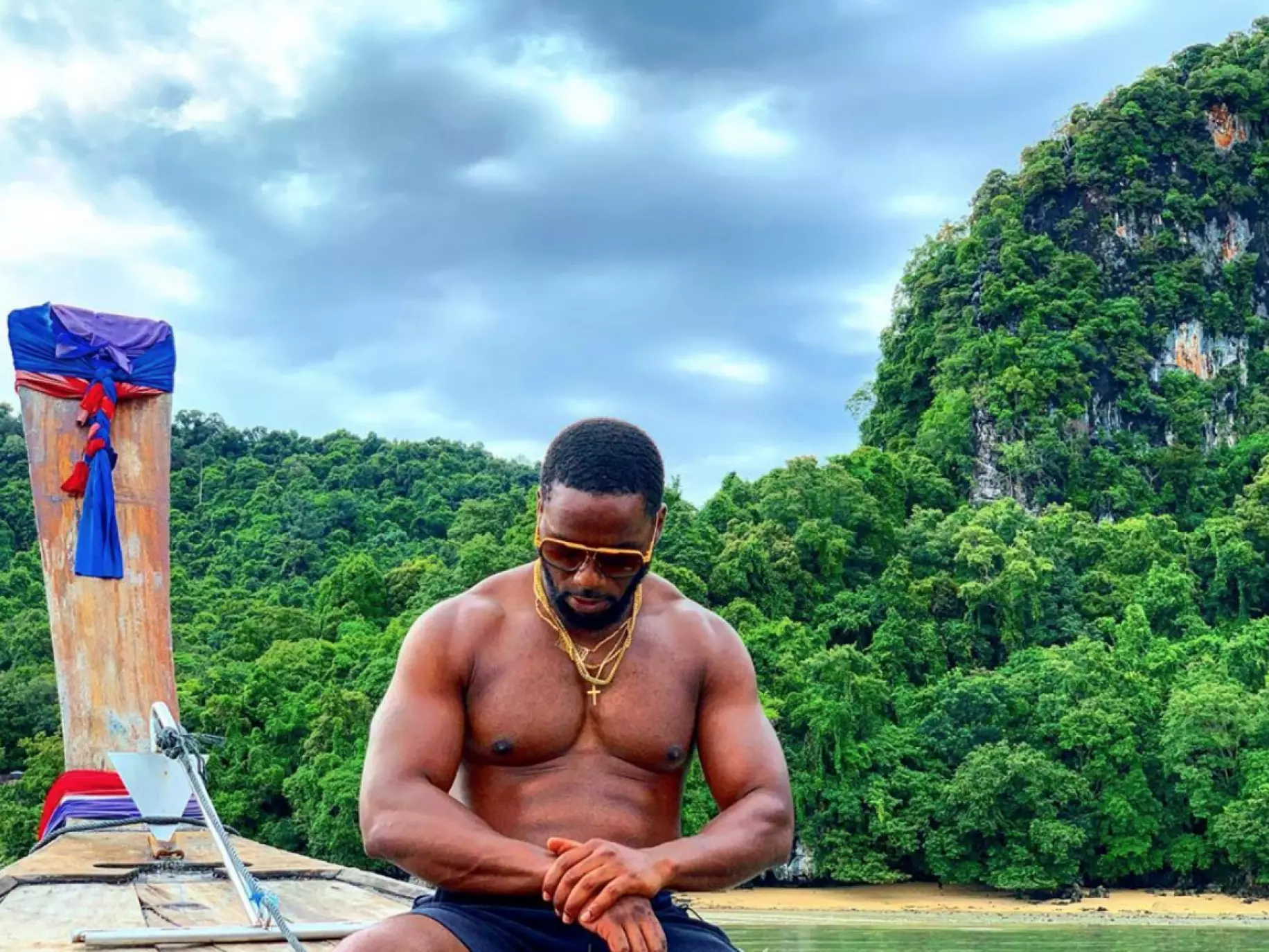 10 fotos d'homes negres que viatgen per fer que les teves vacances siguin brillants