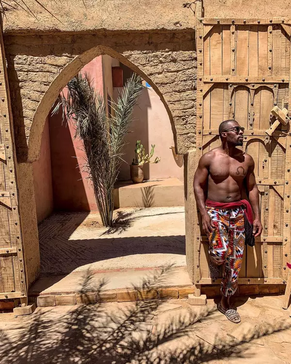10 fotos de homes negros que viaxan para que as túas vacacións sexan brillantes 31181_7