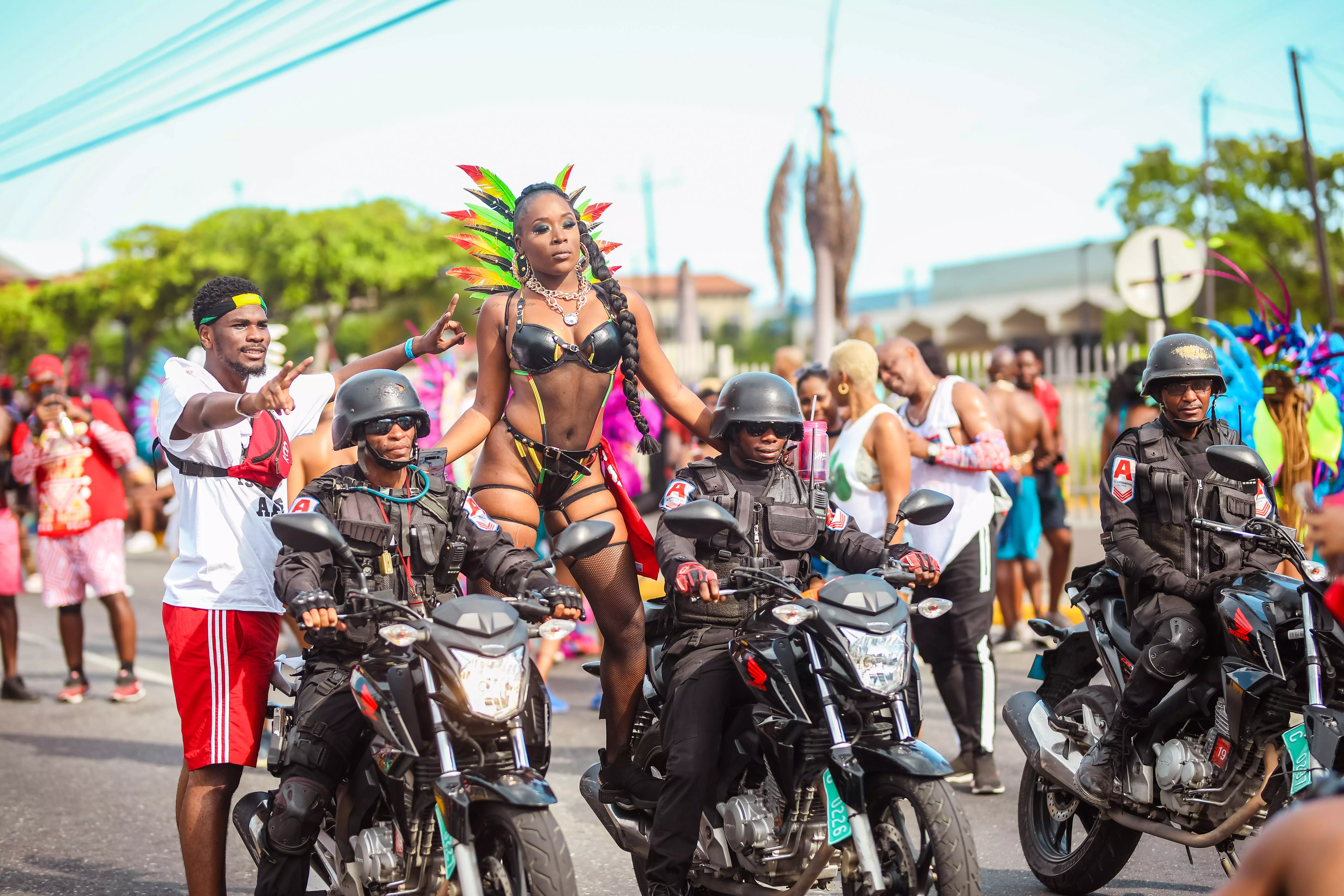 Listo para Di Road! 36 fotos que demostran que o carnaval de Xamaica era pura vibración 32348_19