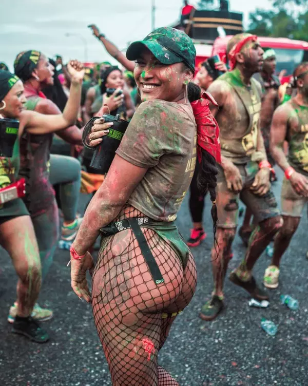 Di Road အတွက် အဆင်သင့်ဖြစ်ပါပြီ။ 36 Jamaica Carnival သည် သန့်ရှင်းသော Vibes ဖြစ်ကြောင်း သက်သေပြသော ဓာတ်ပုံများ 32348_5