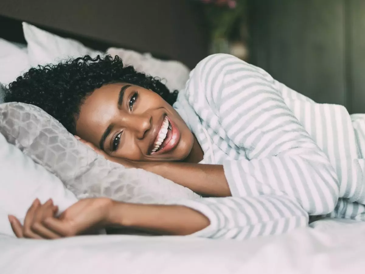 Hur man förhindrar håravfall medan du sover, enligt experter
