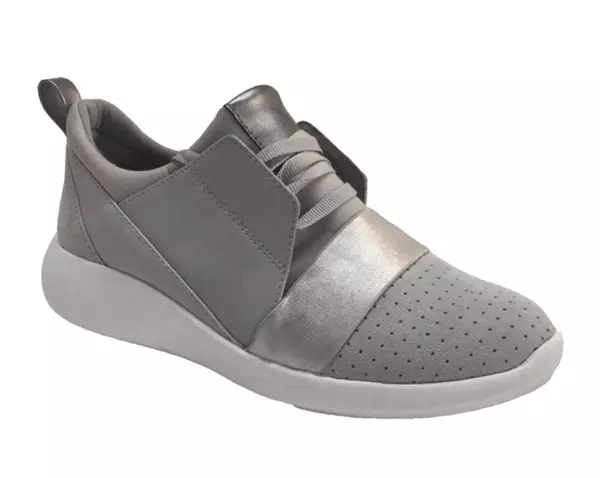 Awọn Sneakers Gbólóhùn 3 O Nilo Lati Gbigba Orisun omi Walmart Bayi 33718_1