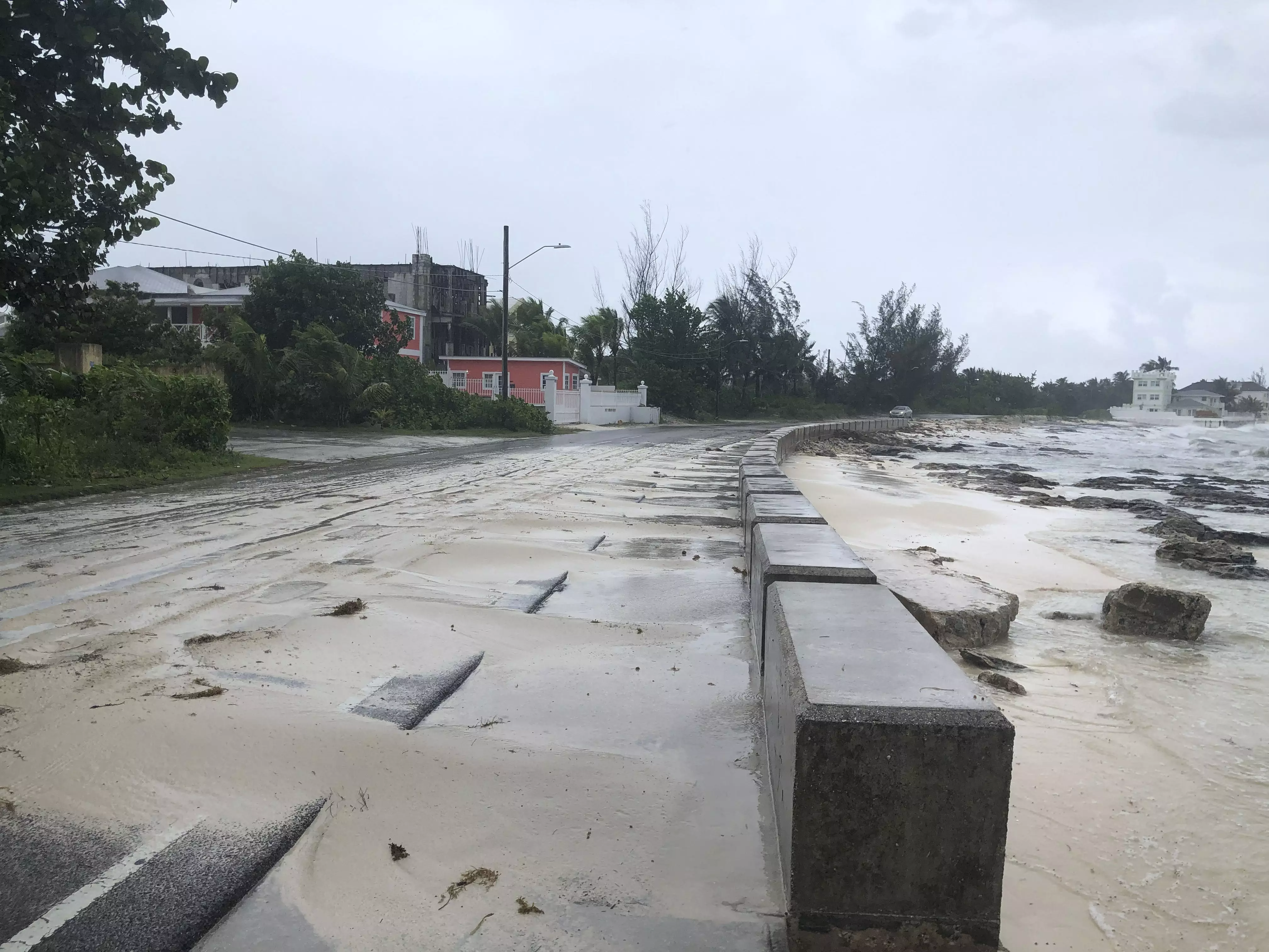 Trump spune că „oameni foarte răi” din Bahamas lovite de uragan nu sunt bineveniți în SUA