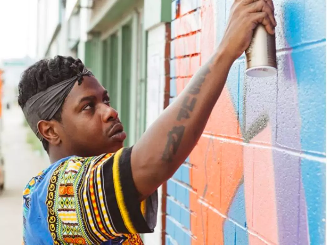 Նկարիչ Շիֆի Մաքֆլային ձերբակալել են Դետրոյթի ոստիկանությունը քաղաքի որմնանկարը նկարելիս