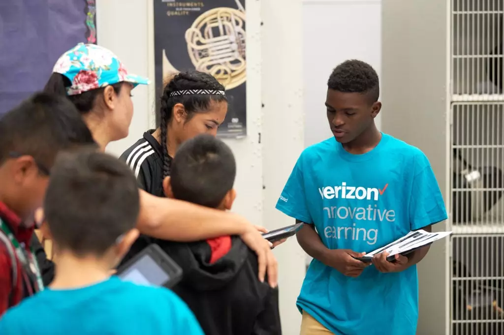 „Little Miss Flint”, inni aktywiści studencki współpracują z Verizon, aby pomóc zamknąć cyfrowy podział 34430_1