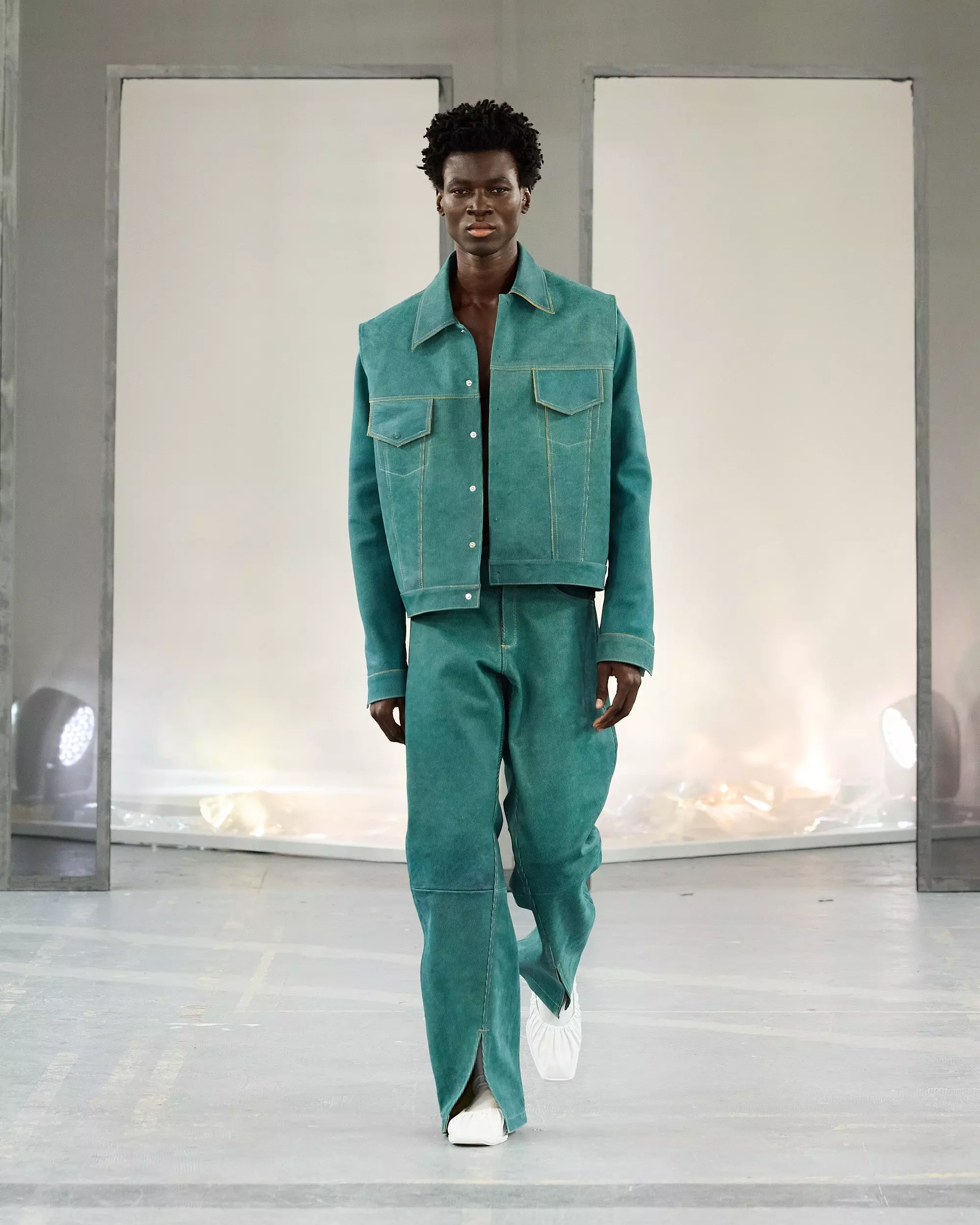 Бианка Сондърс представя най-новата си колекция мъжко облекло в Париж 344_1