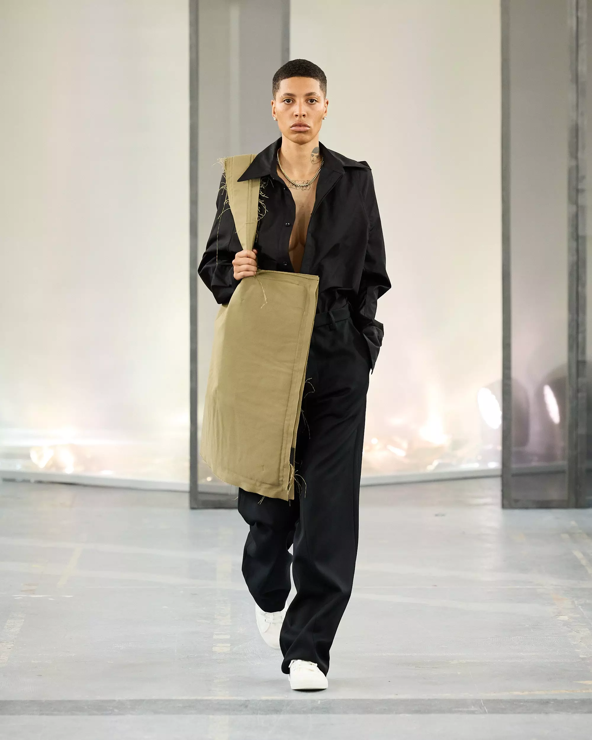 Bianca Saunders predstavlja svoju najnoviju kolekciju muške odjeće u Parizu 344_18