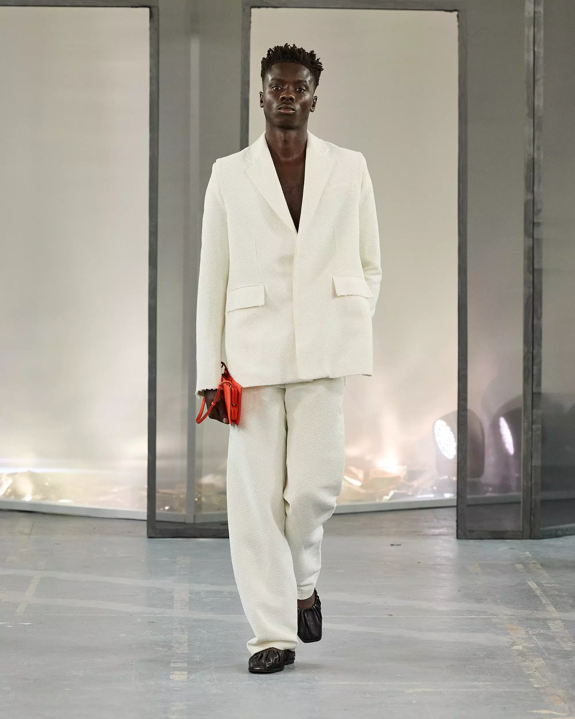Бианка Сондърс представя най-новата си колекция мъжко облекло в Париж 344_21