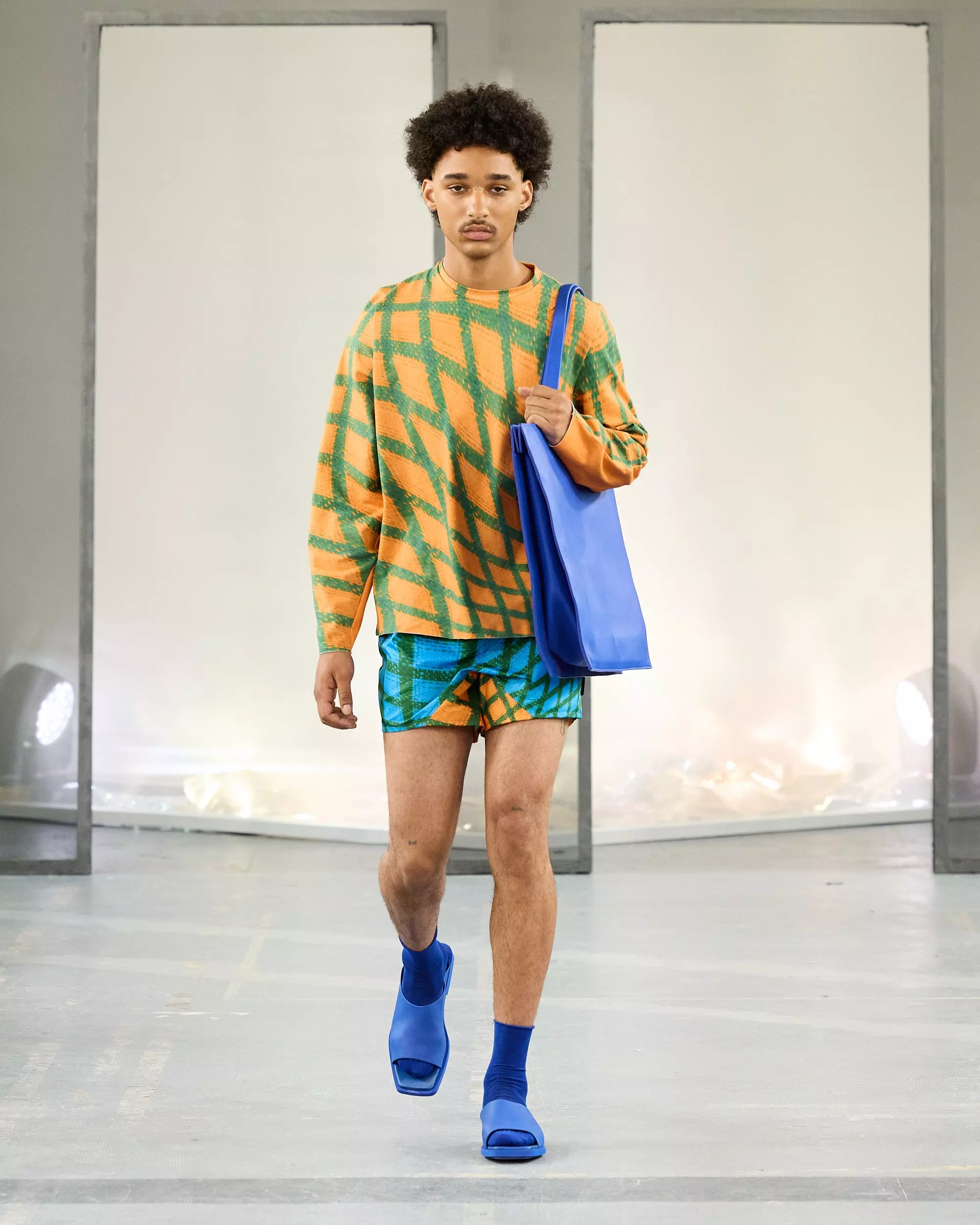 بیانکا ساندرز جدیدترین مجموعه لباس های مردانه خود را در پاریس ارائه کرد 344_25