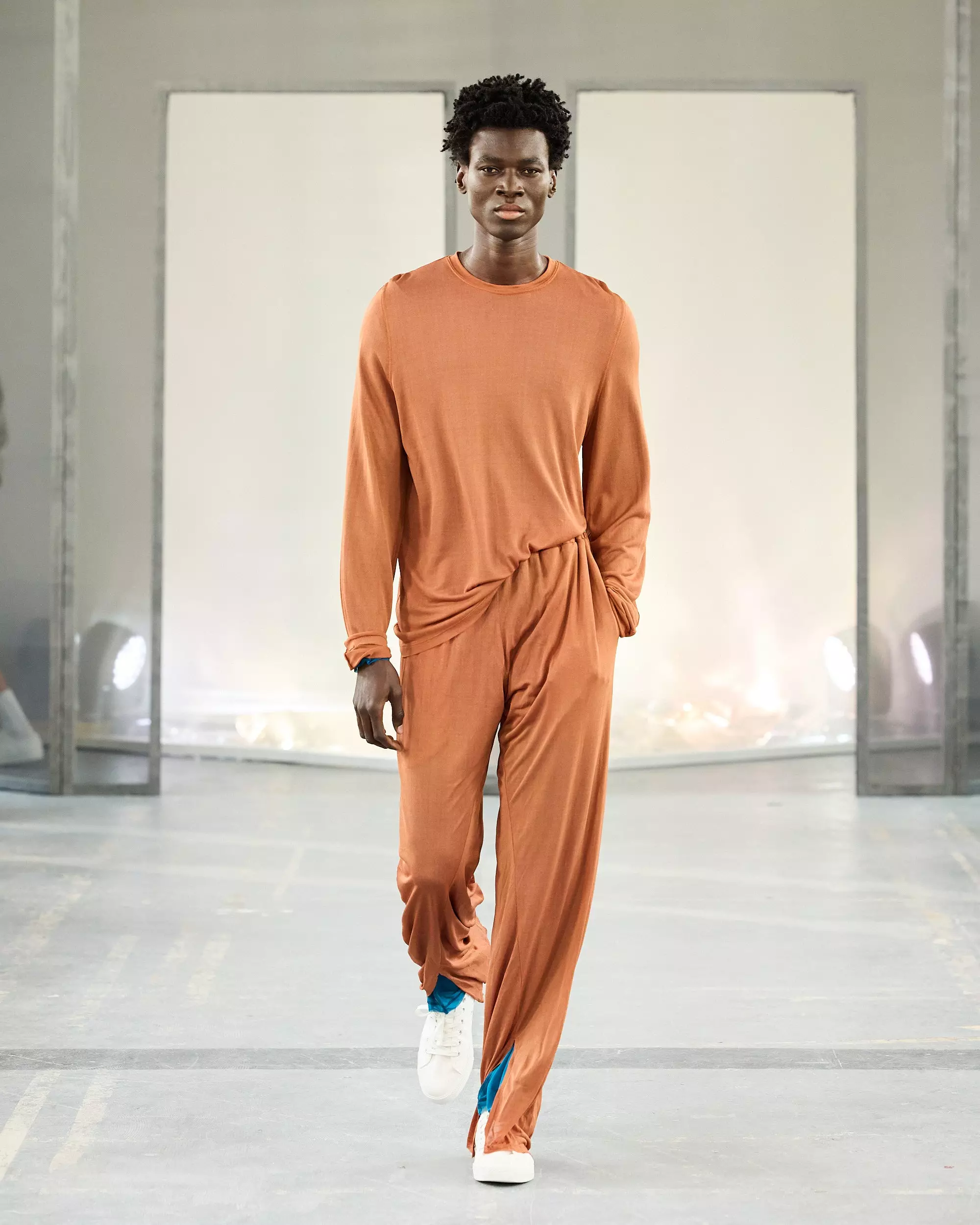 Bianca Saunders predstavlja svoju najnoviju kolekciju muške odjeće u Parizu 344_31