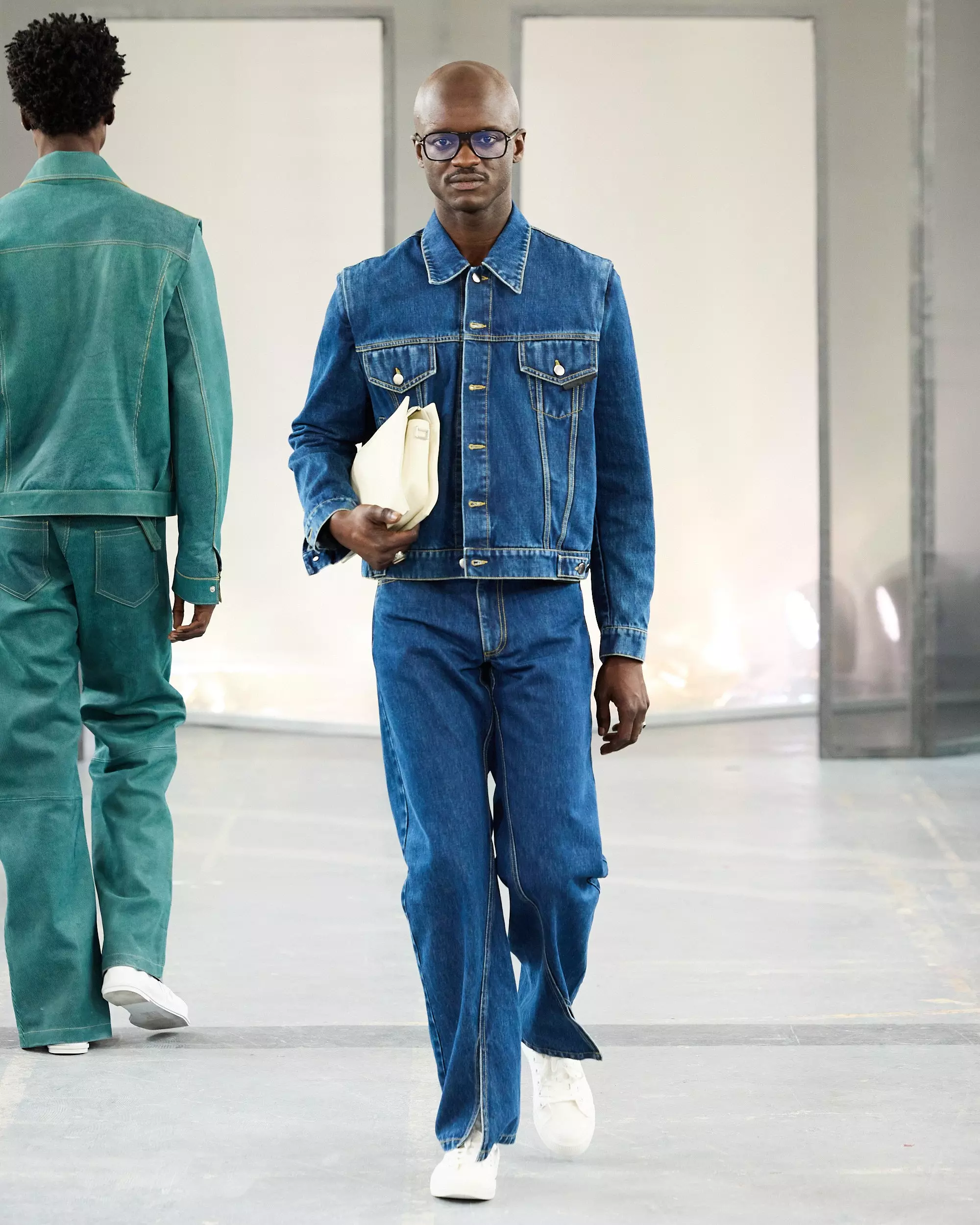Бианка Сондърс представя най-новата си колекция мъжко облекло в Париж 344_5