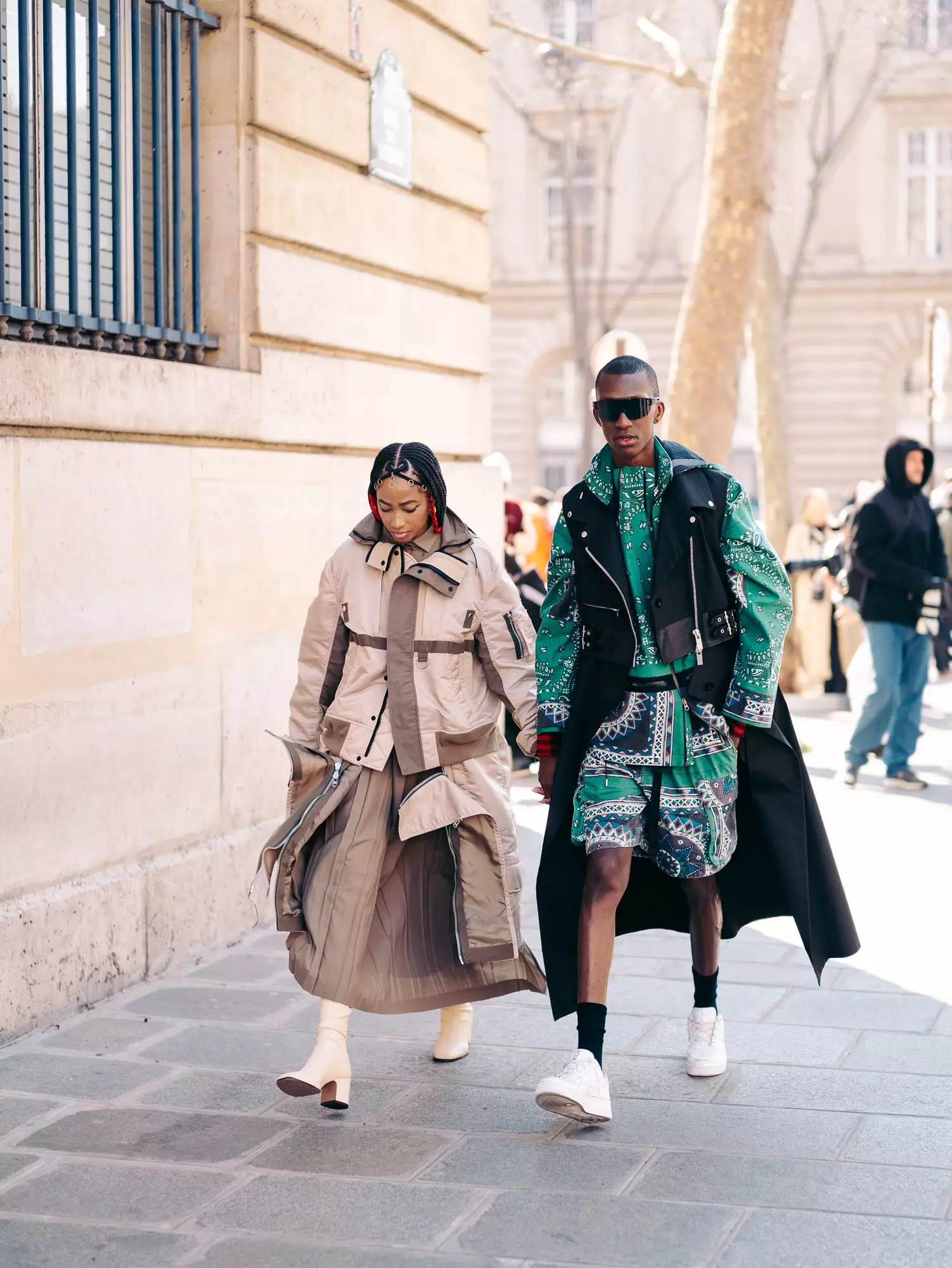 Ky çift i modës dokumentoi së bashku javën e tyre të parë të modës në Paris 346_10