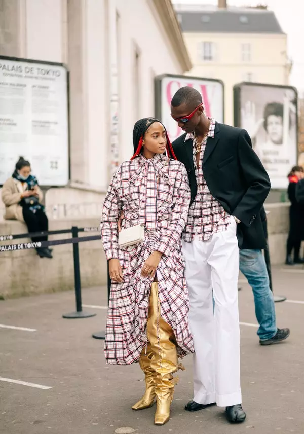 這對時尚夫婦一起記錄了他們的第一個巴黎時裝週 346_3