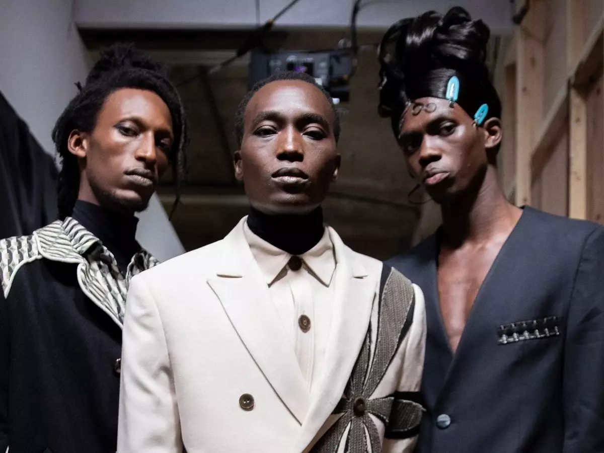 Crni dizajneri se prikazuju na Londonskoj nedjelji mode