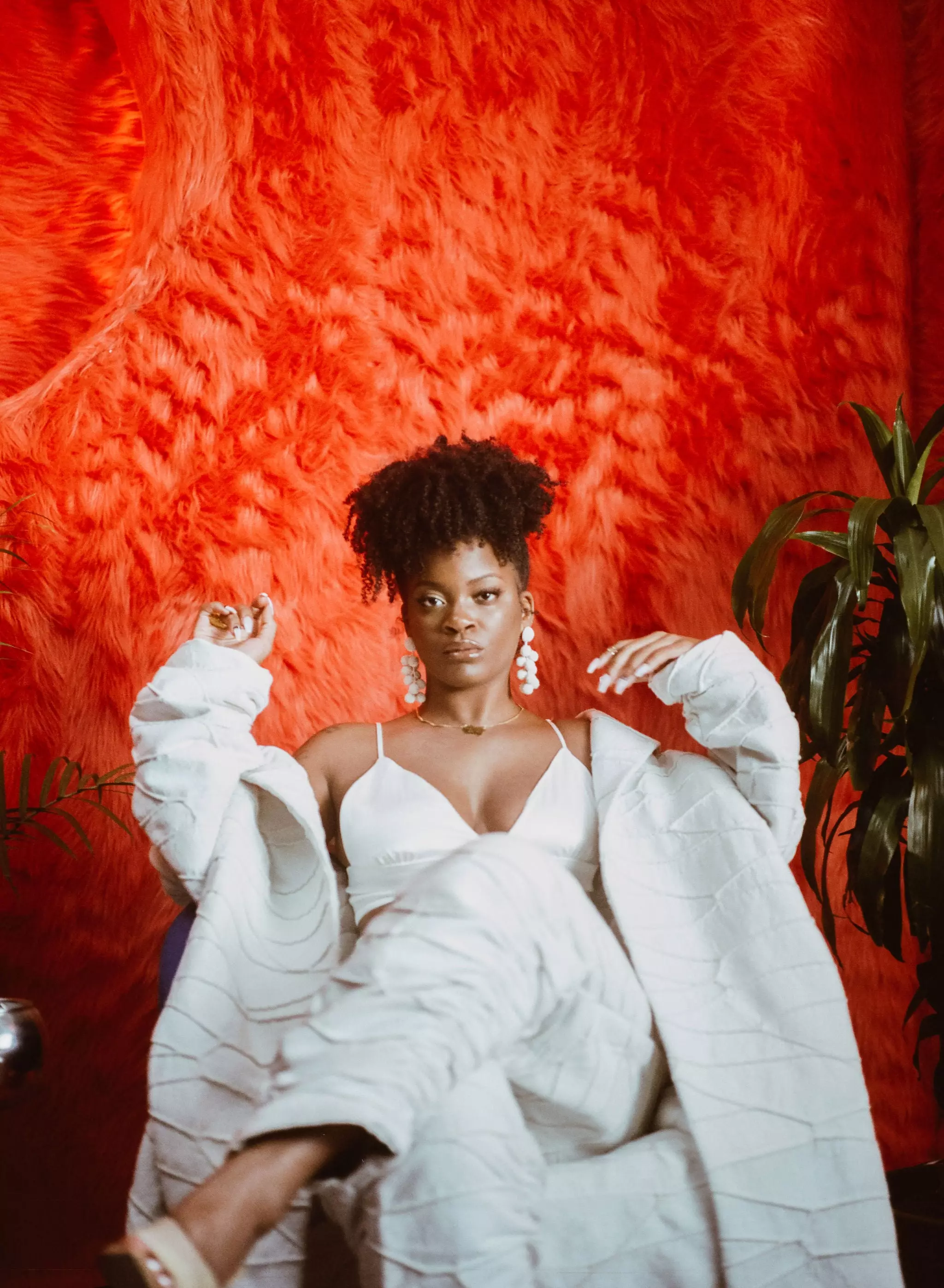 Mwanamitindo wa Ari Lennox Amwaga Maelezo ya Mavazi ya 