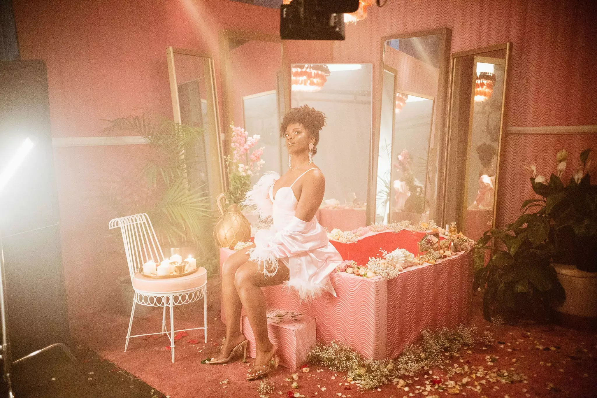 Ari Lennox نىڭ ئۇسلۇب ئۇستىسى «BMO» نىڭ كىيىم تەپسىلاتلىرىنى تۆكتى